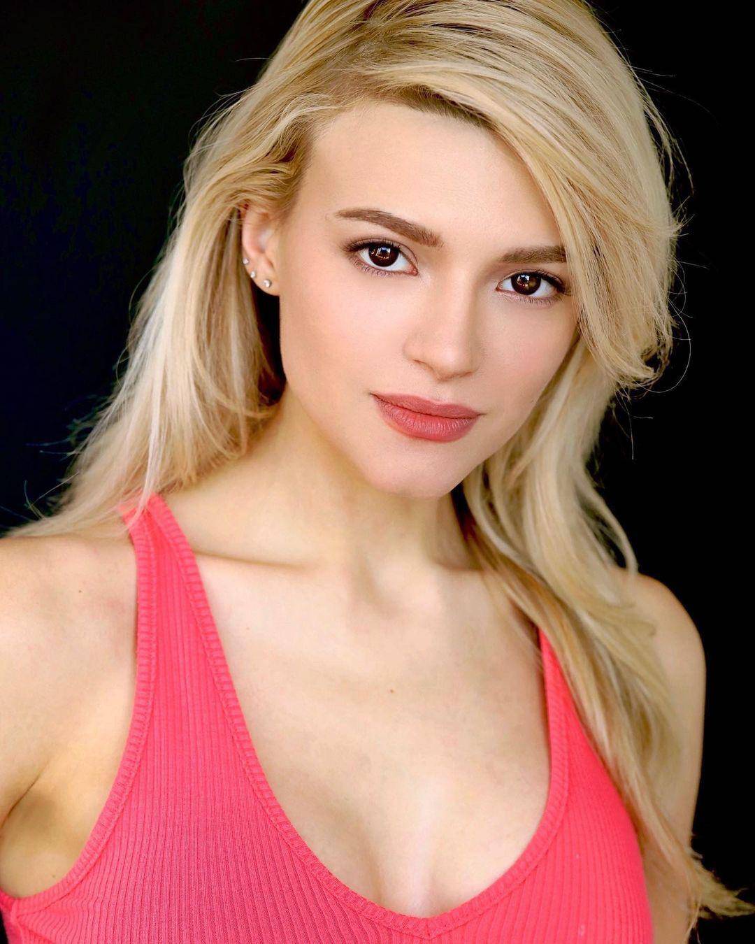 Max Reeves | Scrolller