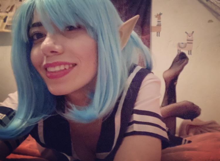 Worship me | Scrolller