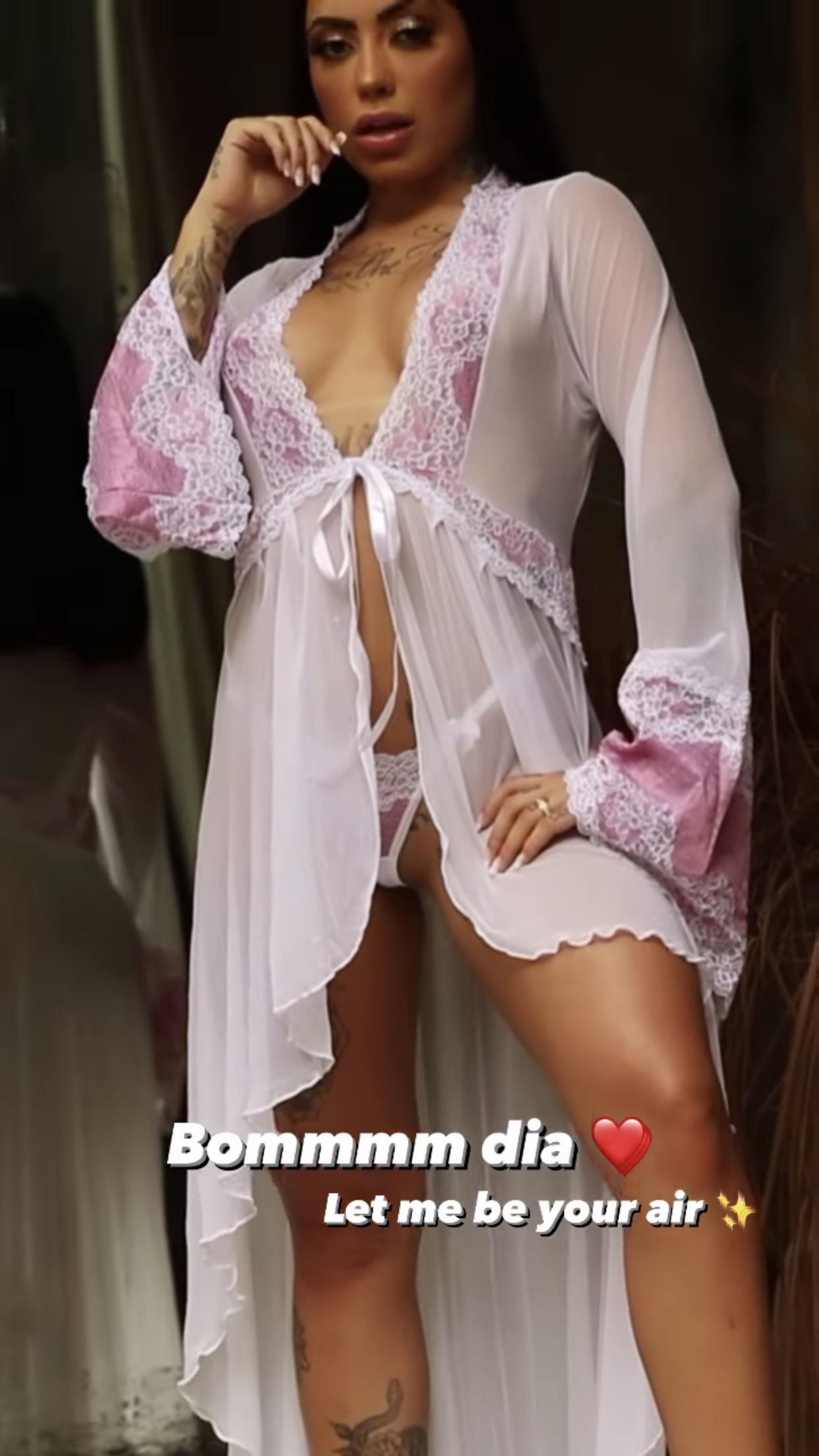 MC MIRELLA | Scrolller