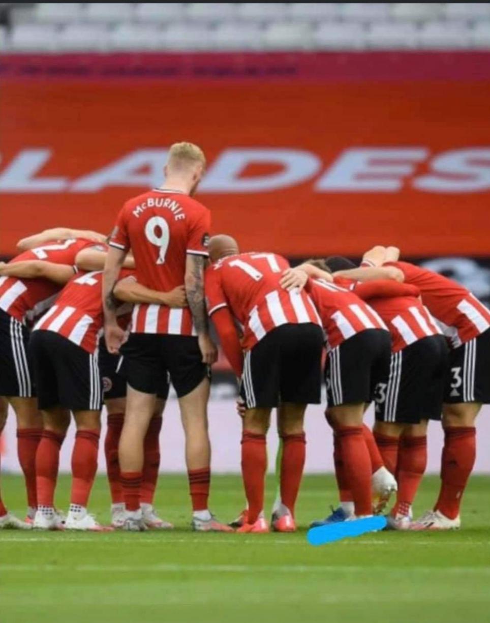 McBurnie's doesn't partake in the huddle. Staunchometer lvl. 1690 | Scrolller