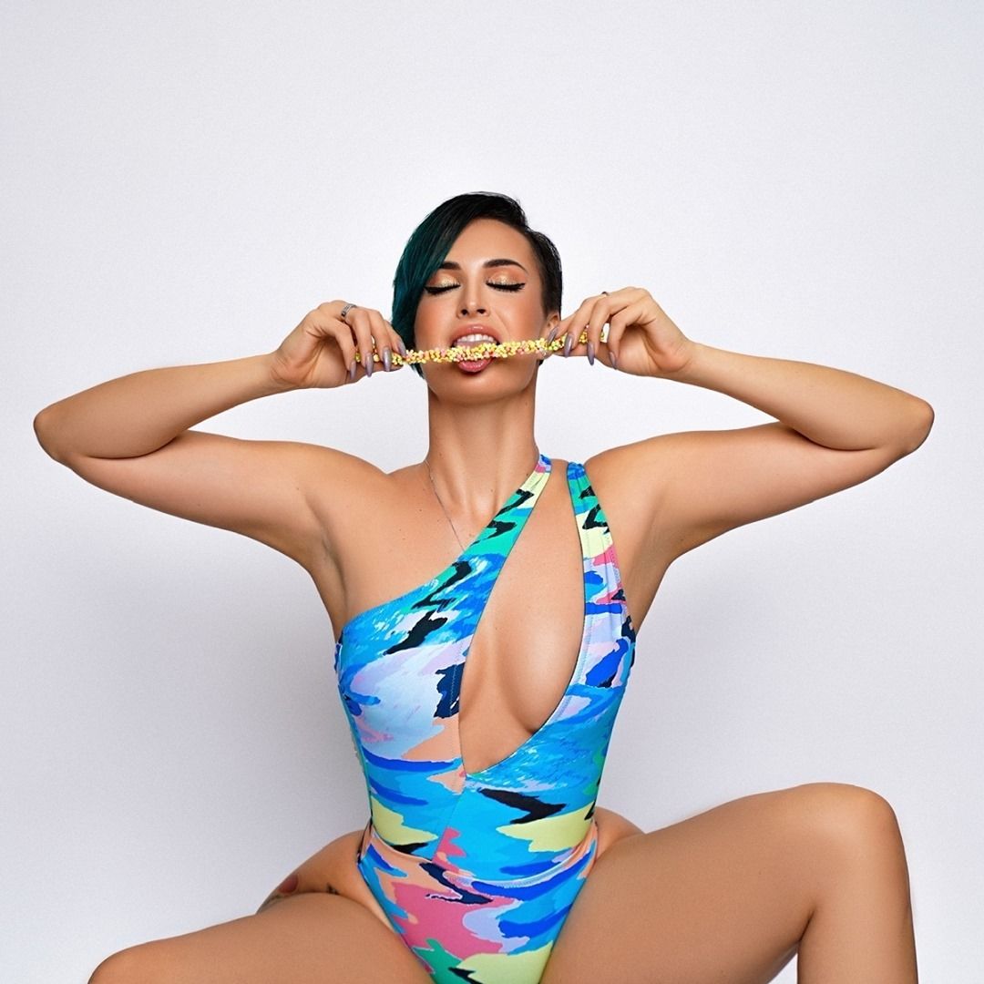 Measuring | Scrolller