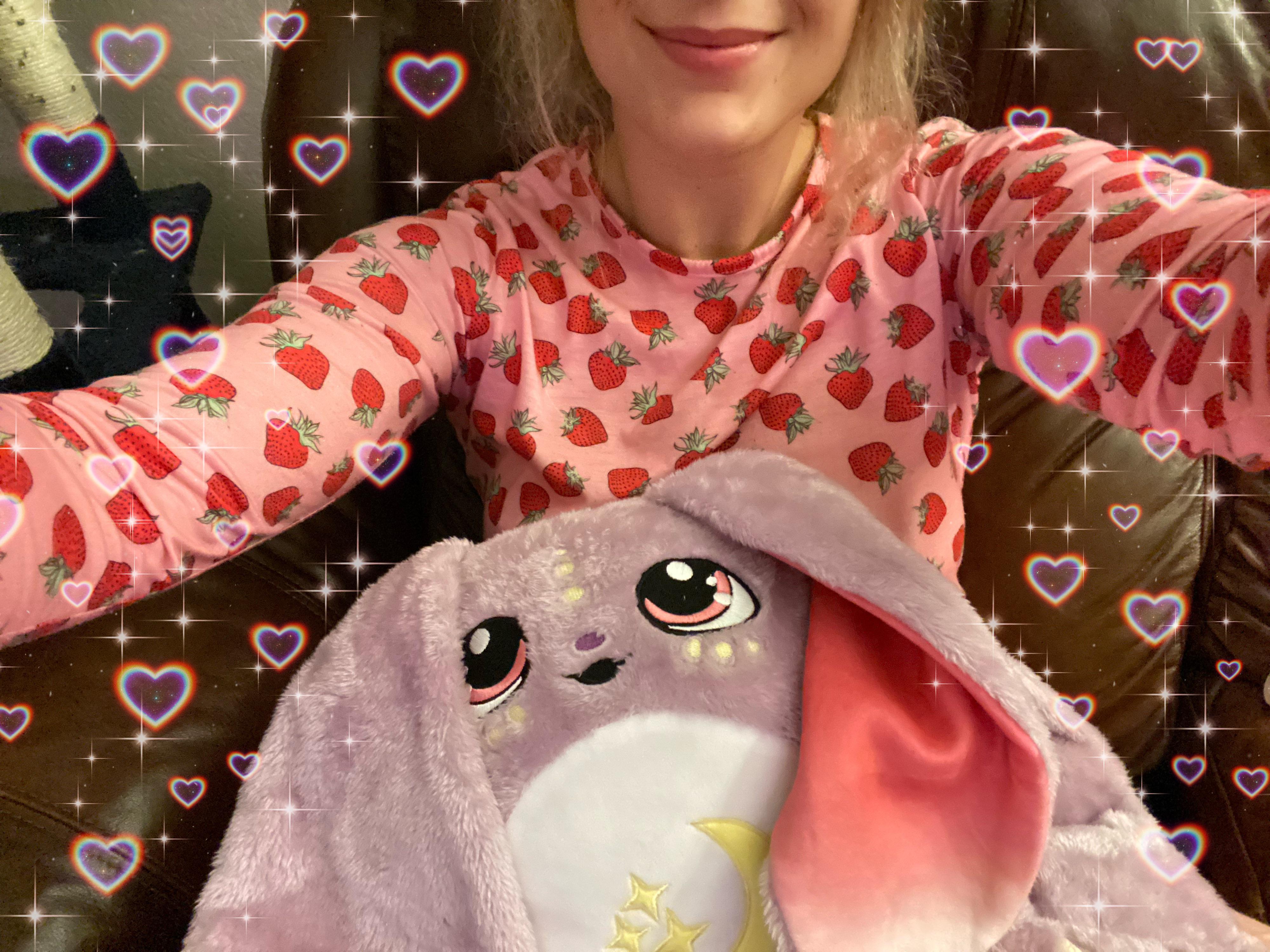 meet Opal my moon pal, she gives hugs to spread love 💕 | Scrolller