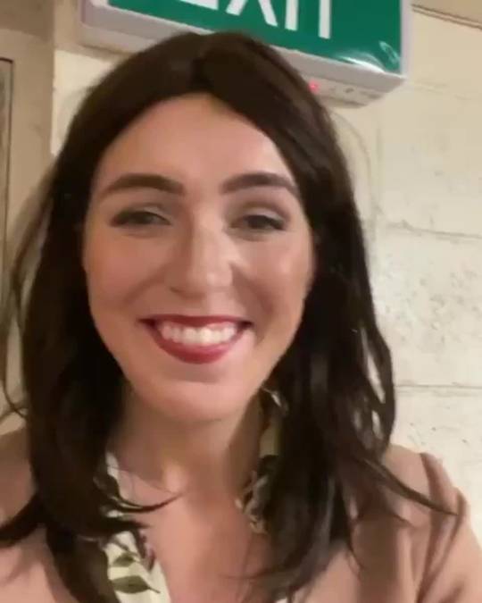 Meeting herself | Scrolller