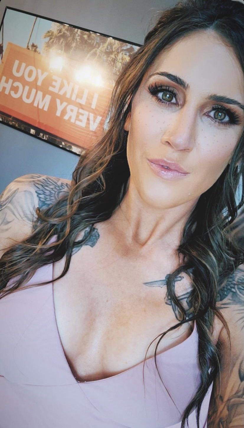 Megan Anderson | Scrolller