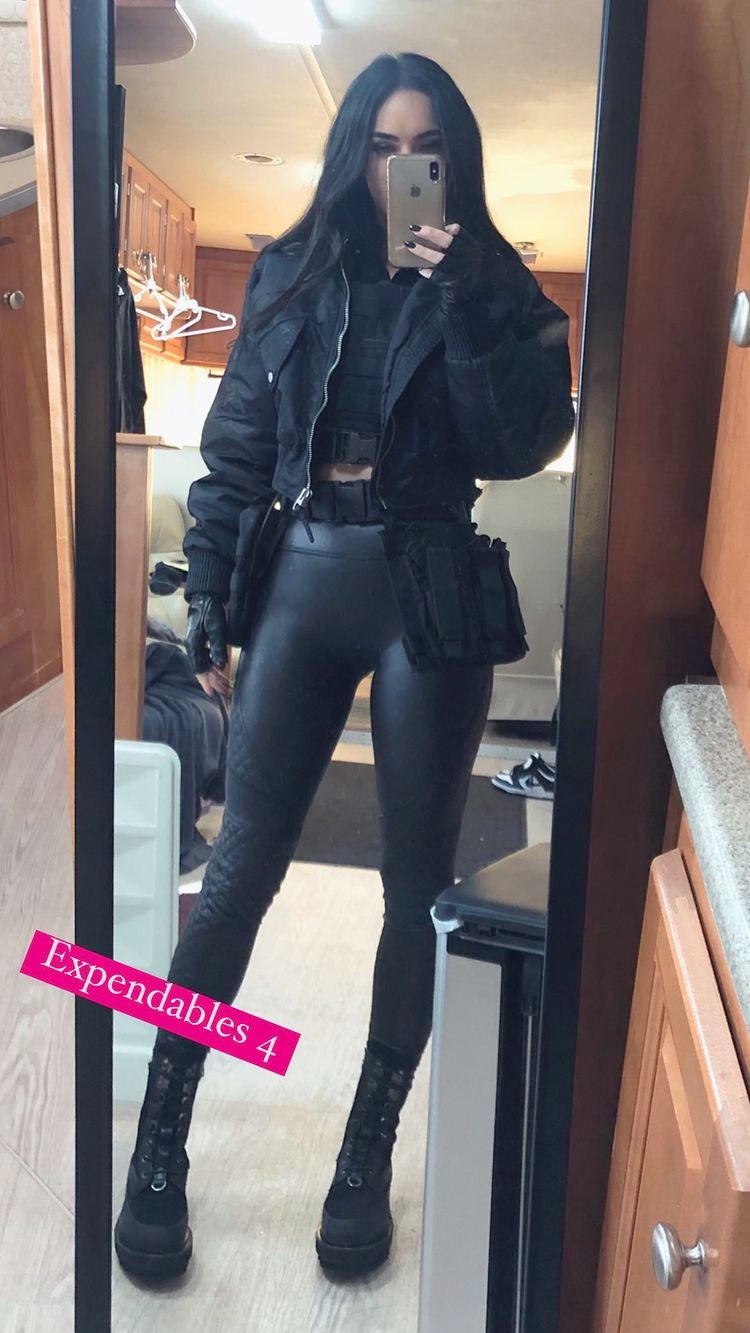 Megan Fox Dressed In Her Domme Outfit On The Set Of Expendables 4 Scrolller
