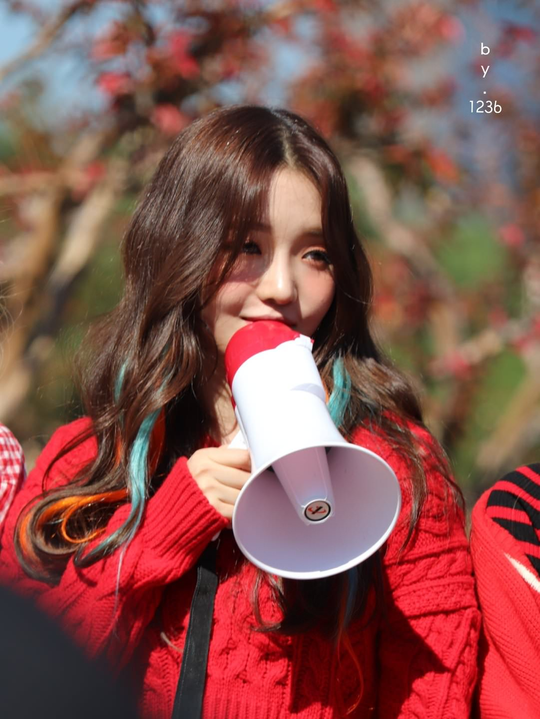 Megaphone Jisun | Scrolller