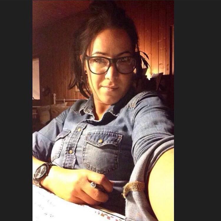 Meine Lehrerin mit ihren geilen Titten | Scrolller