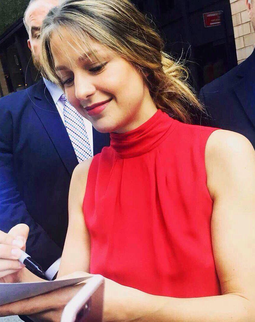 Melissa Benoist writing down her hotel room number… | Scrolller