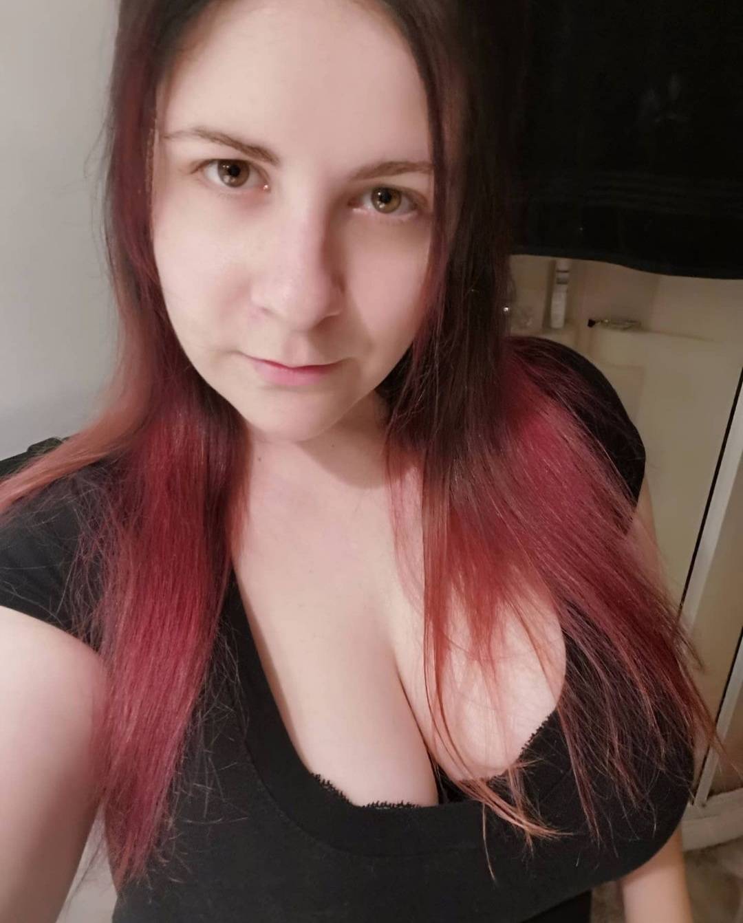 Melissa's pretty face and huge juggs say Hello! | Scrolller