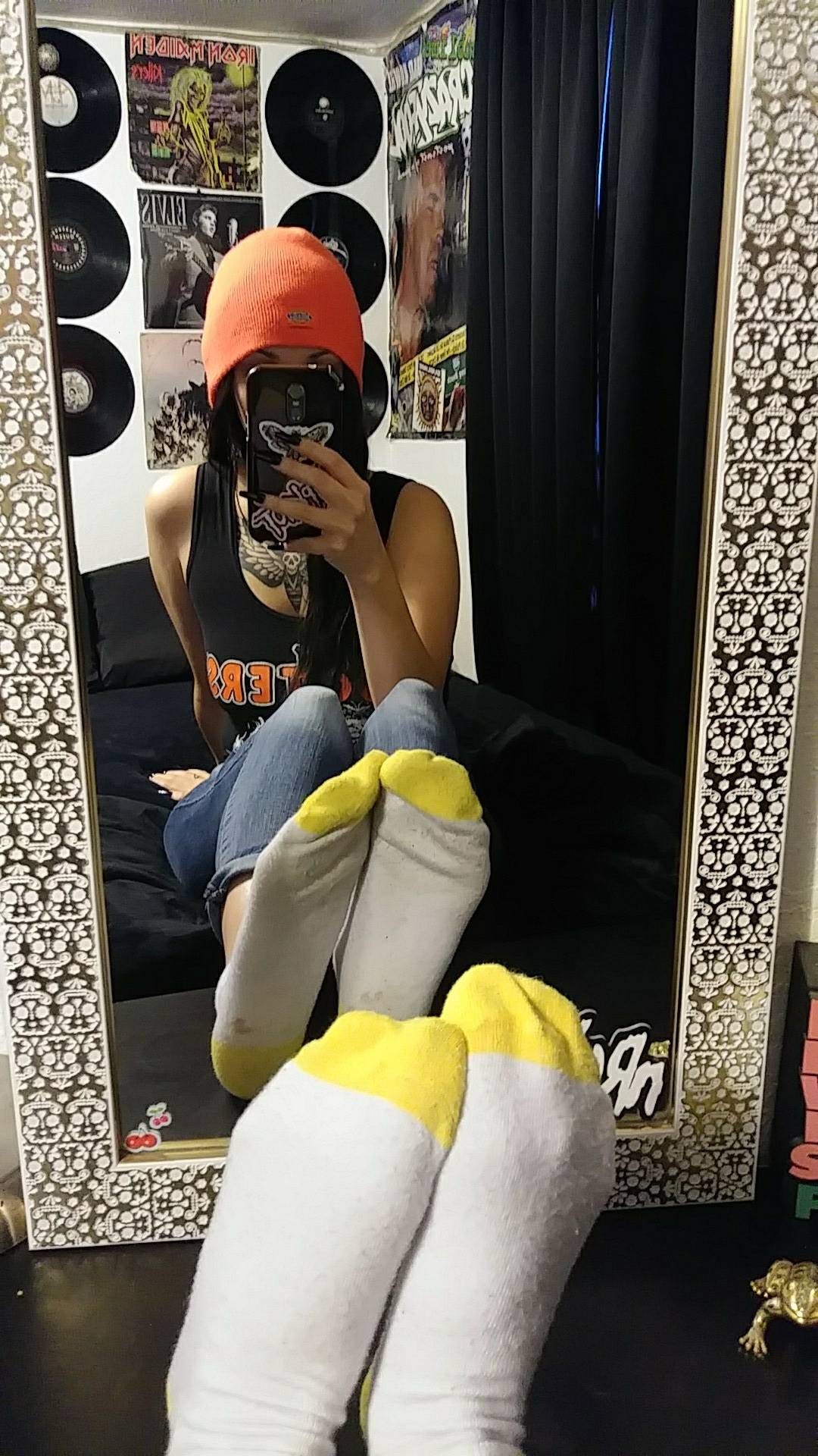 Mellow 💛 | Scrolller