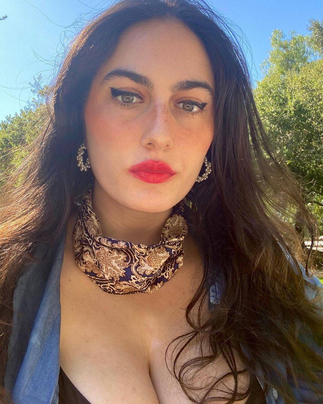 melodawg>classicallyabby and she's also on the right side of history | Scrolller