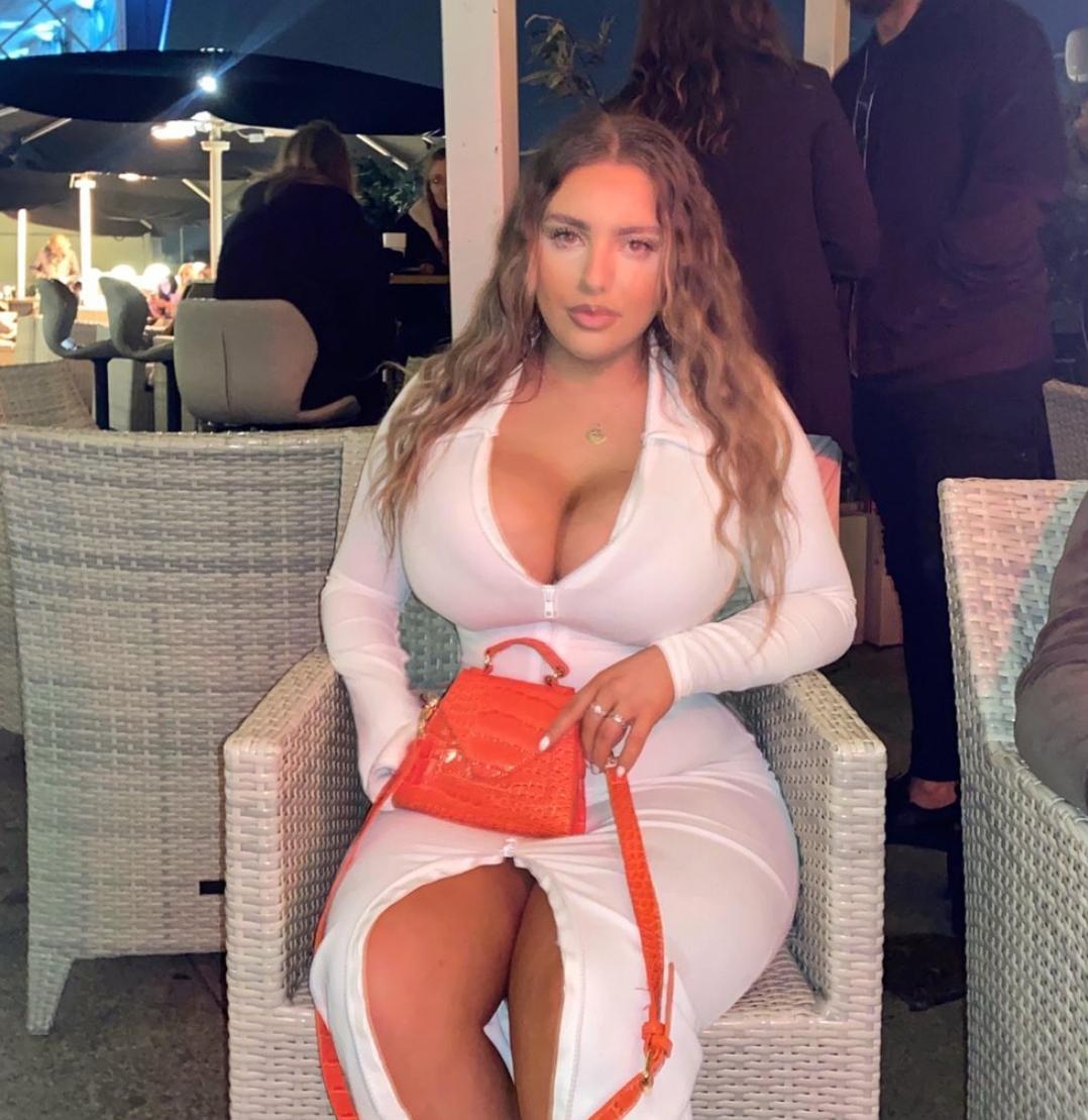 Discover more like Burstingout: Melons and Related Content | Scrolller