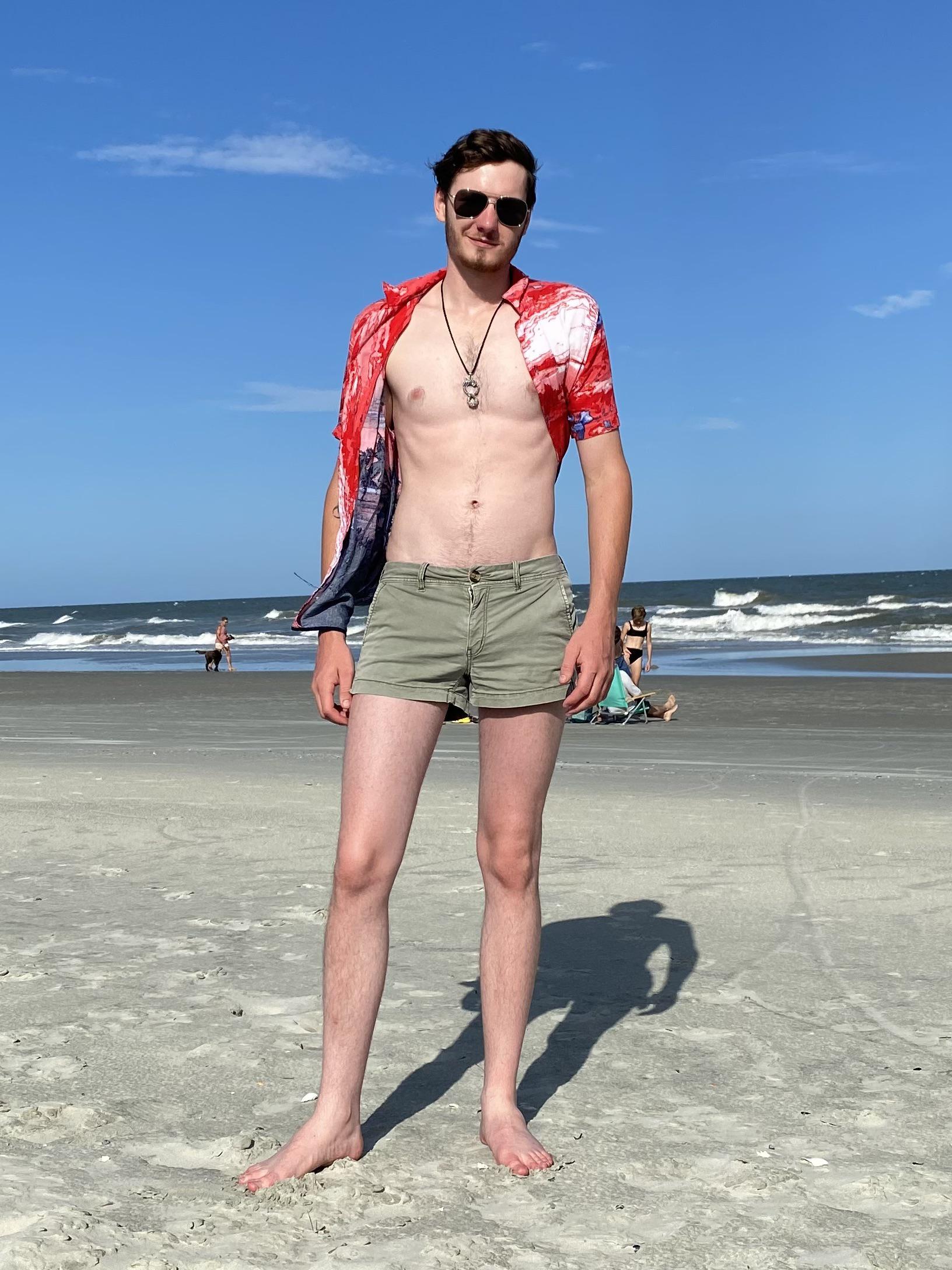 Men’s hot pants need to make a comeback | Scrolller