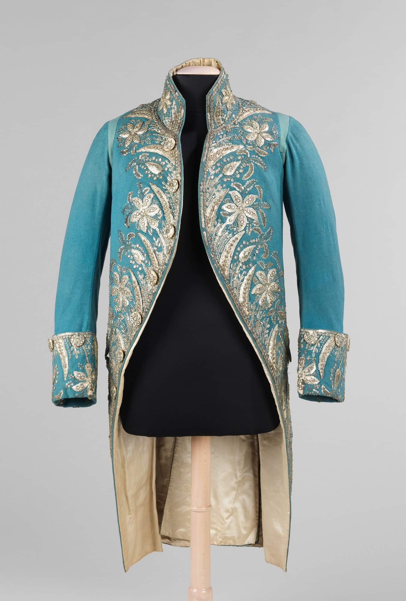 Men's court coat 1782, British. Met Museum | Scrolller