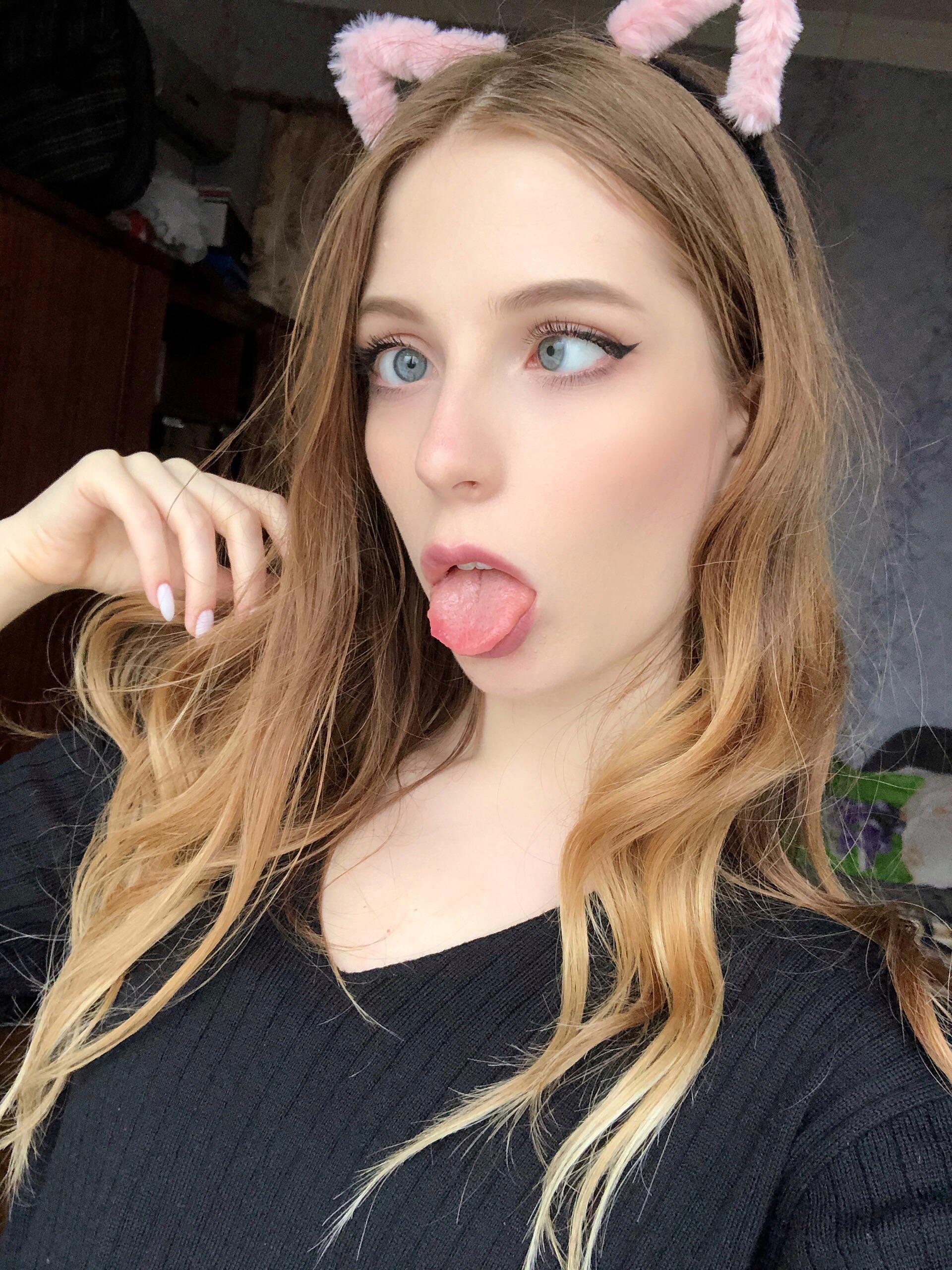 Meow 😺 | Scrolller