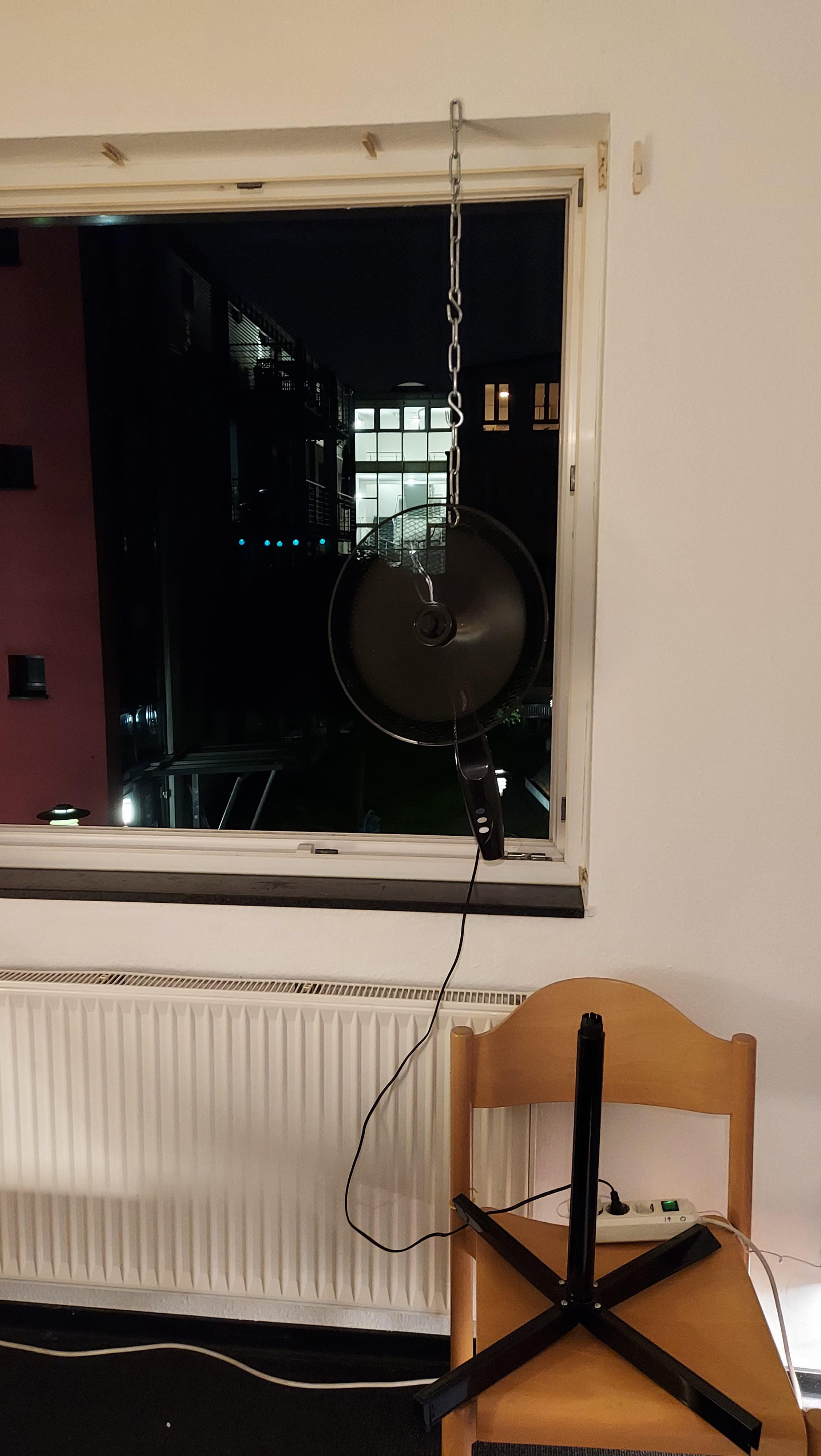 Messed up fan involved in kinky chain play | Scrolller