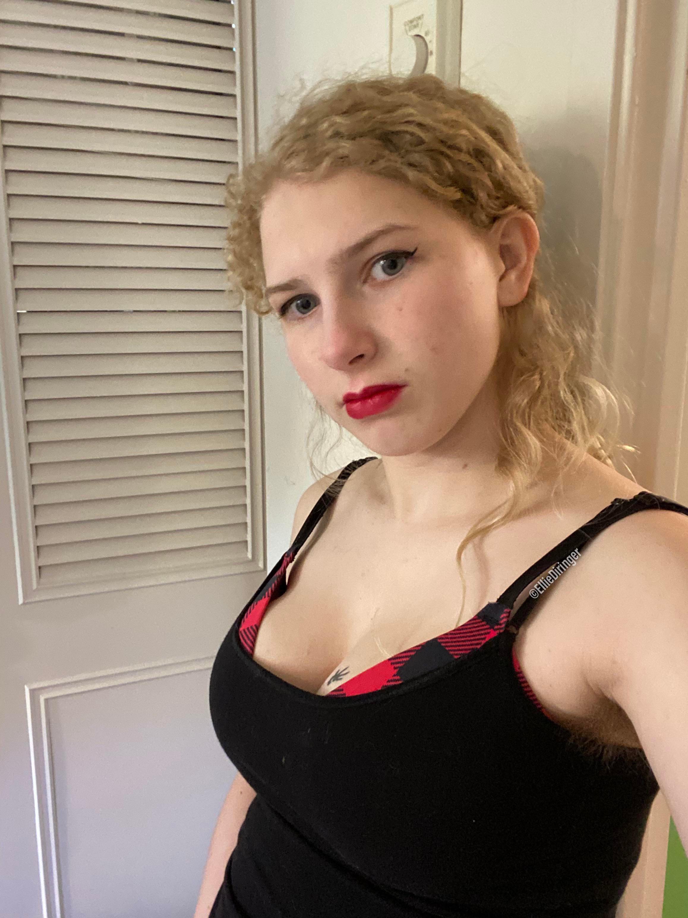 Messy mom bun | Scrolller