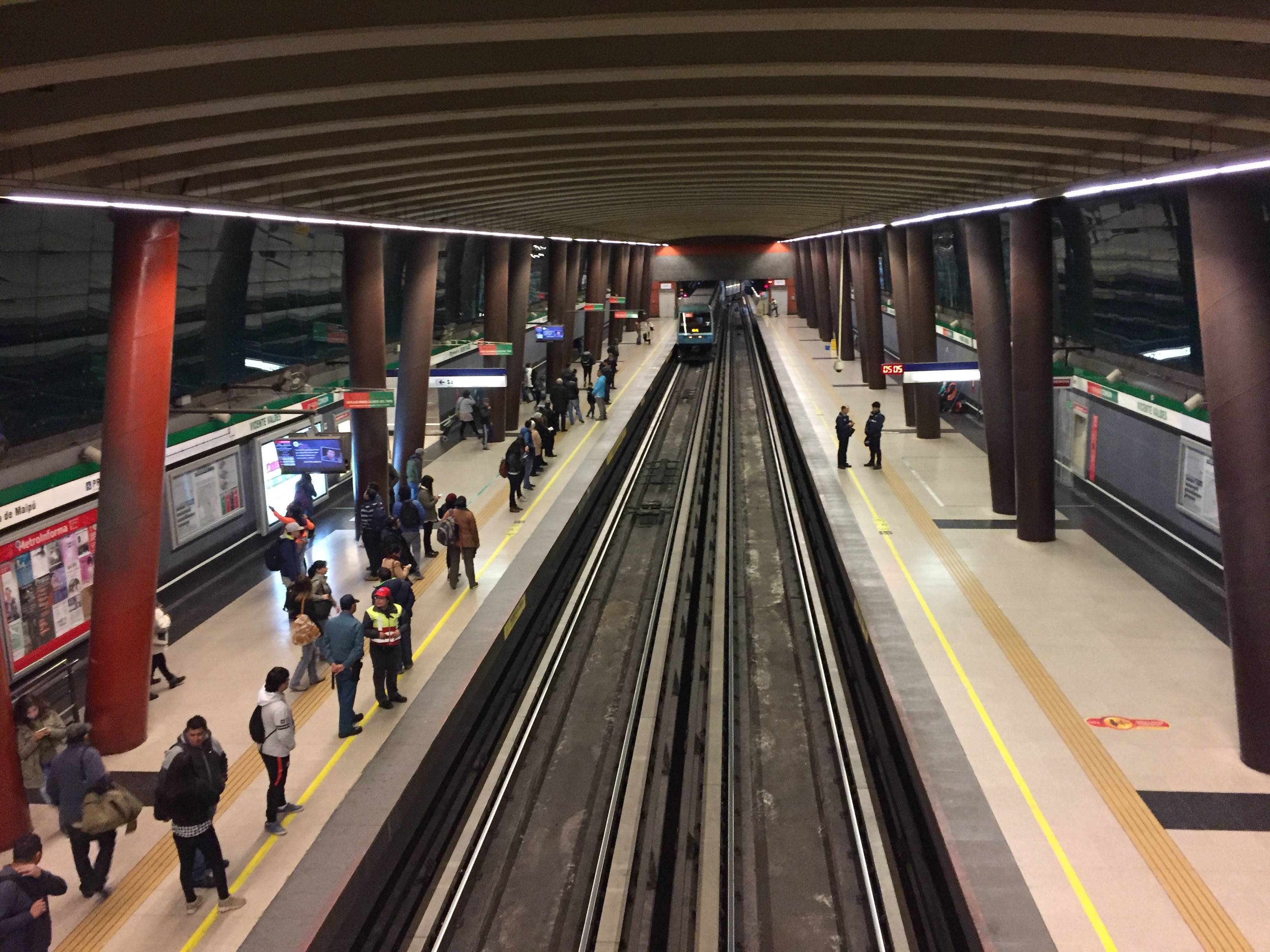 Metro de Santiago line 5 Train entering "Vicente Valdés" station. | Scrolller