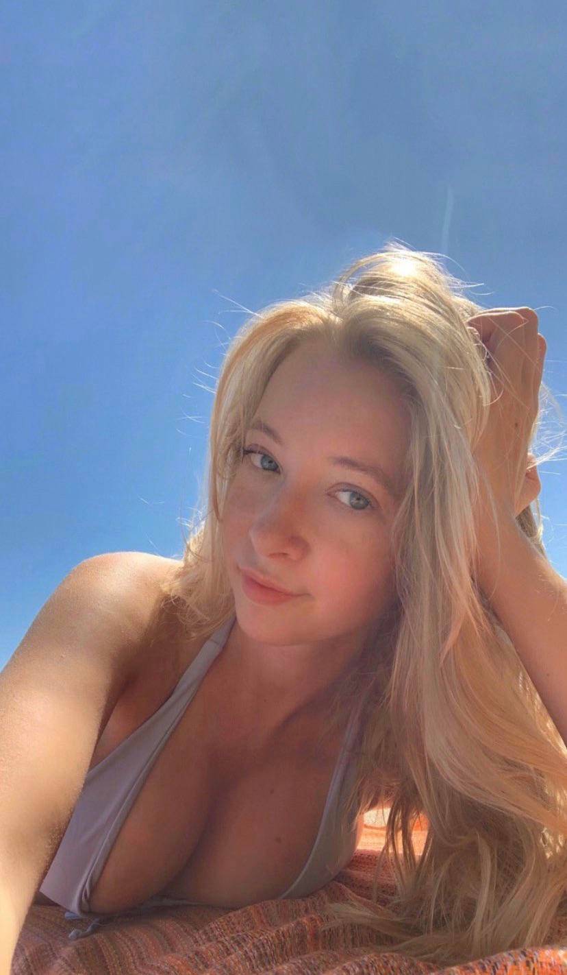 Michaela Halse | Scrolller