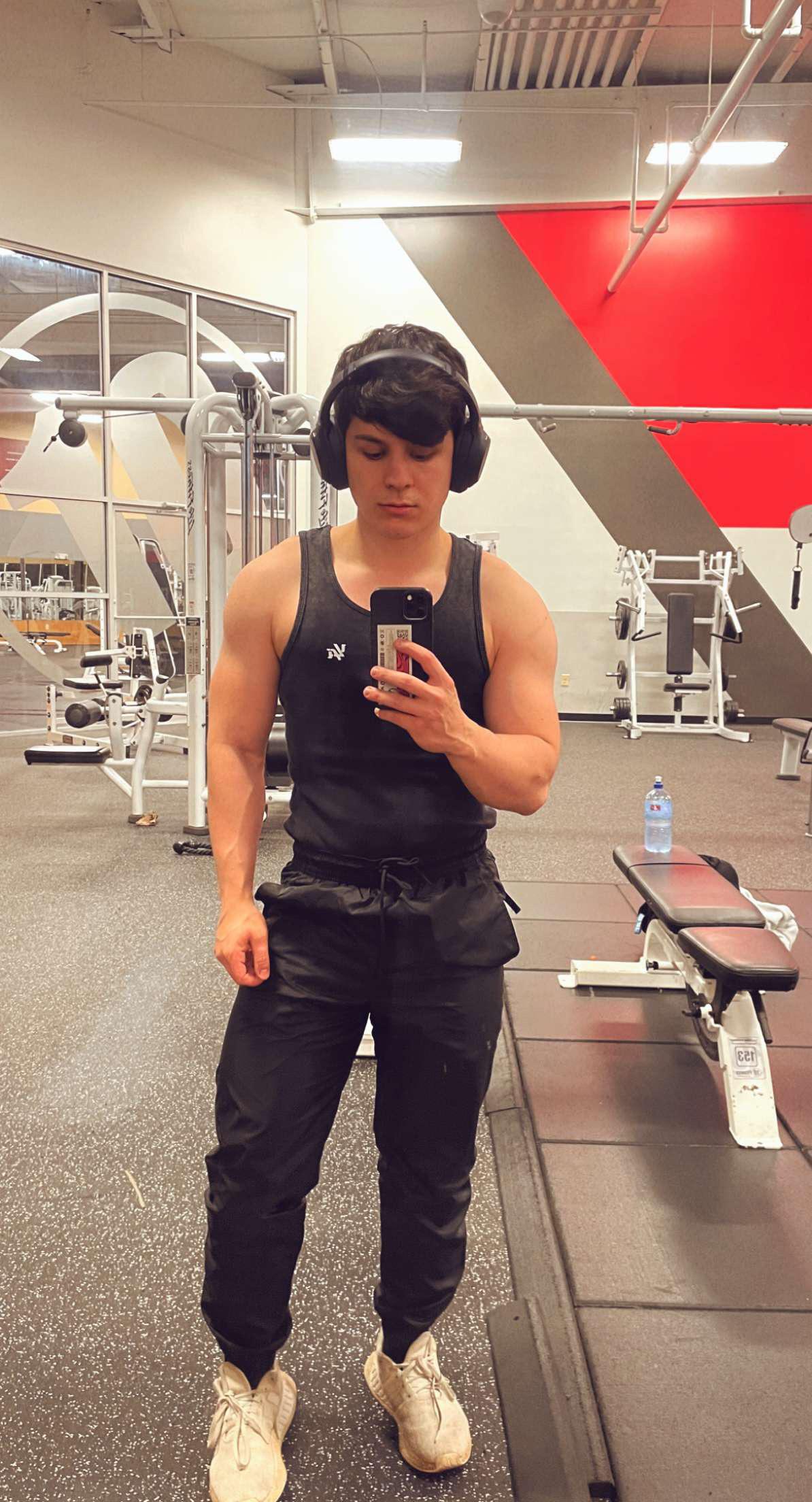 Mid workout 💦 | Scrolller