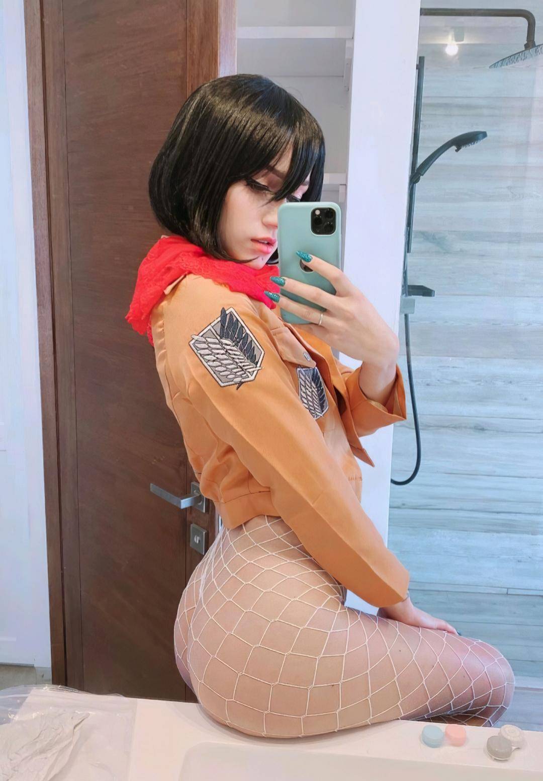 Mikasa mirror selfie... | Scrolller