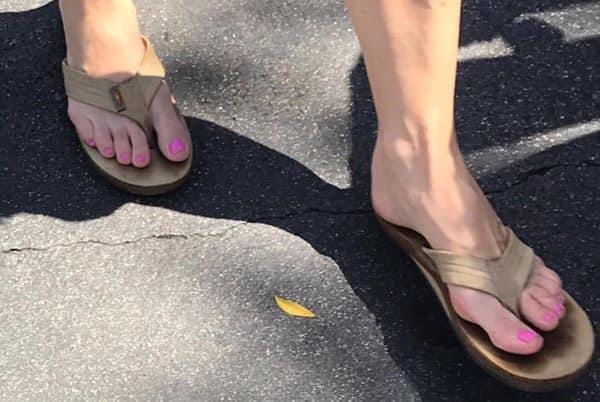 Milf feet in rainbow flip flops | Scrolller