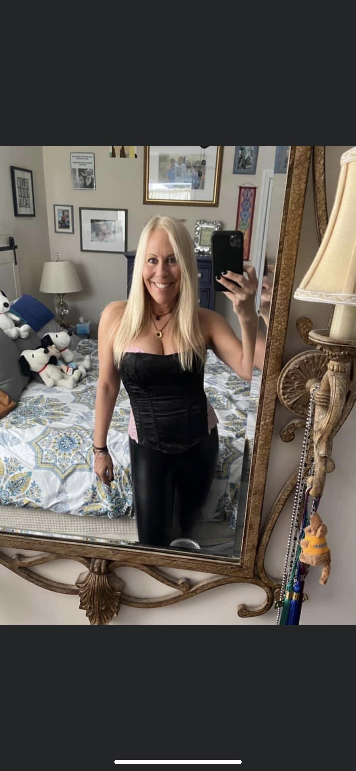 Milf on the hunt | Scrolller