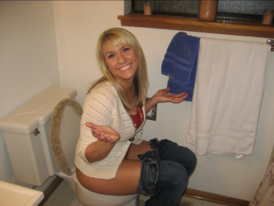 MILF pissing | Scrolller