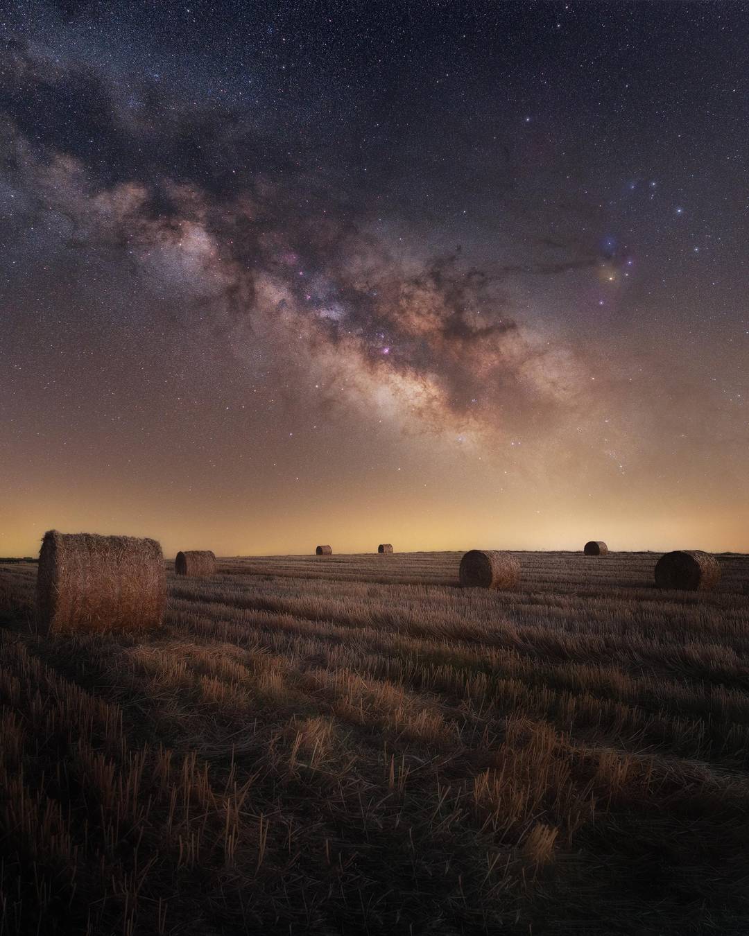 Milky way over the Golden Fields of Alentejo, Portugal [OC] [2048x2580] | Scrolller