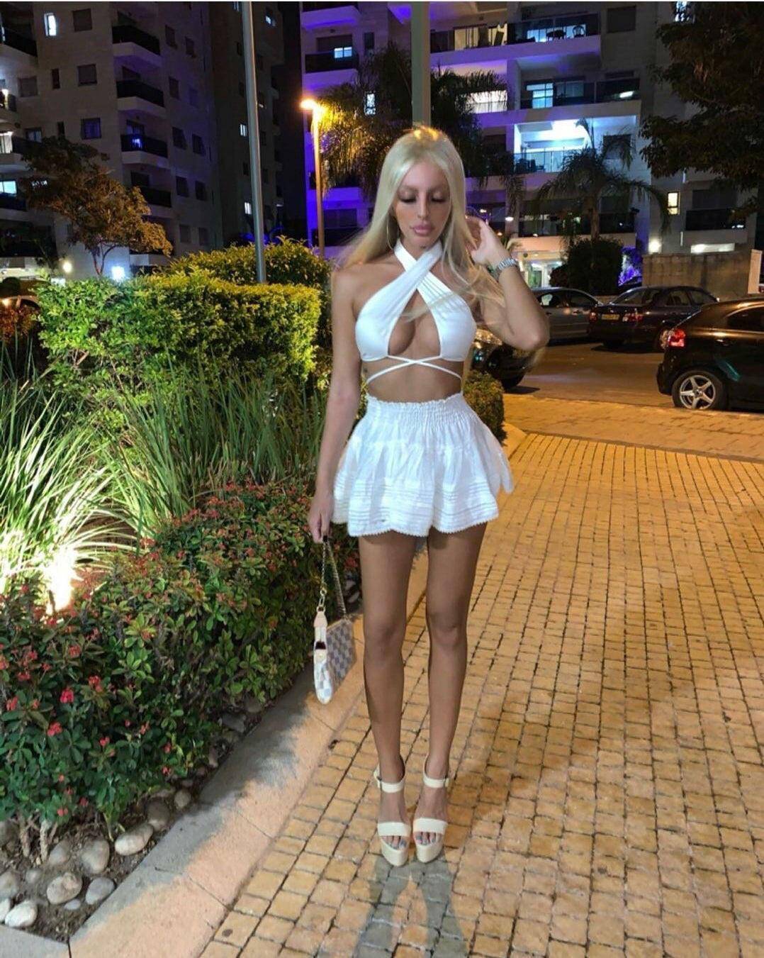 Mini dress + White platforms = 💦 | Scrolller