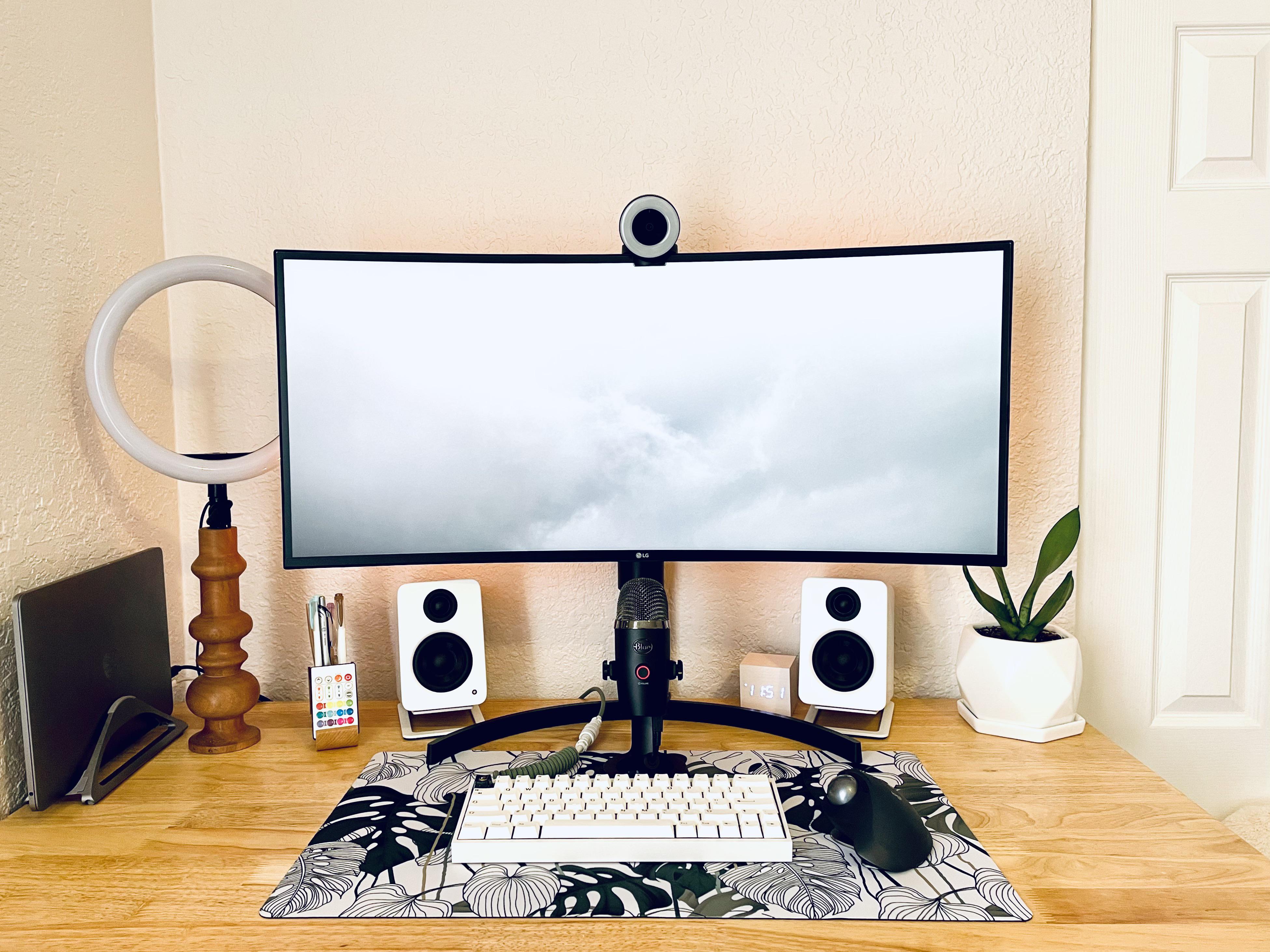 Minimal & tiny standing workstation | Scrolller