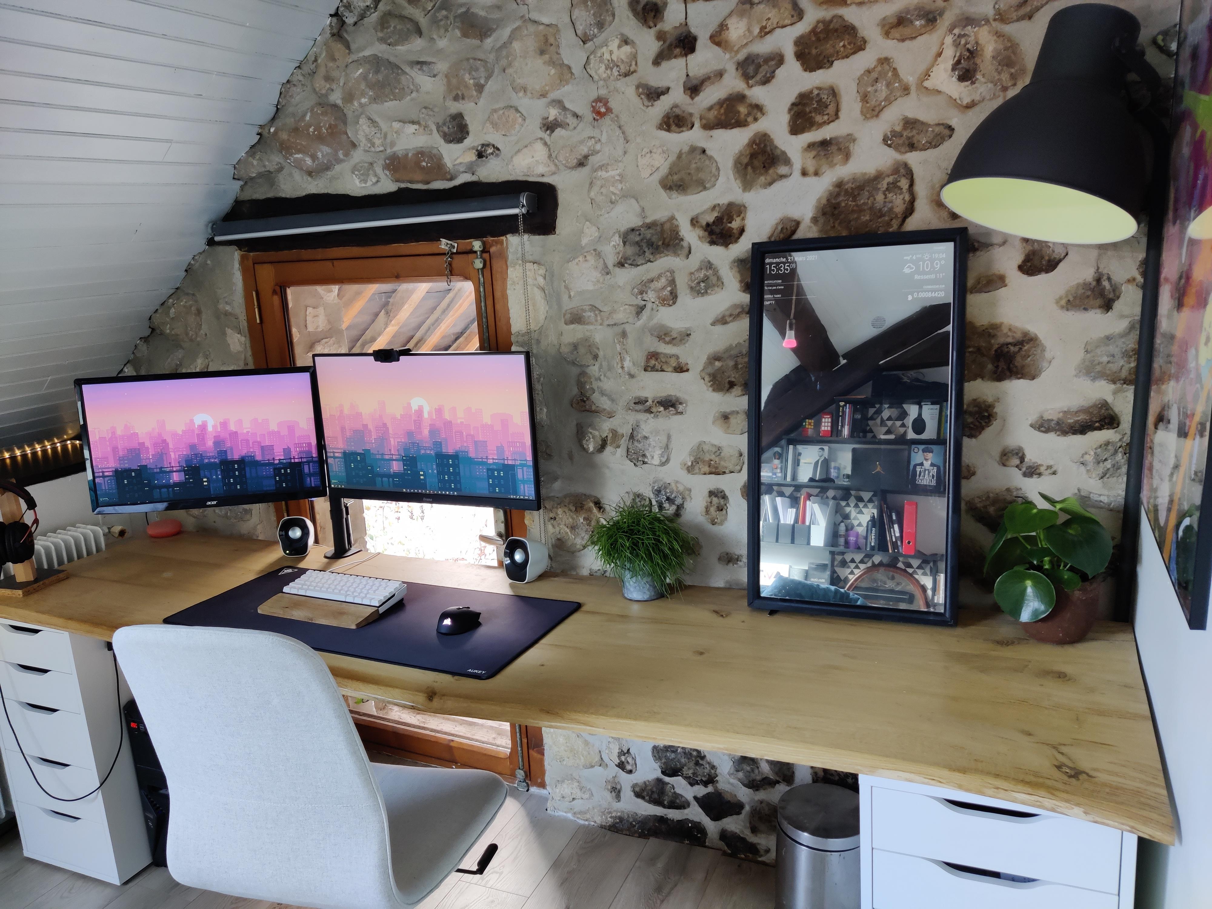 Minimal setup with custom "smart" mirror | Scrolller