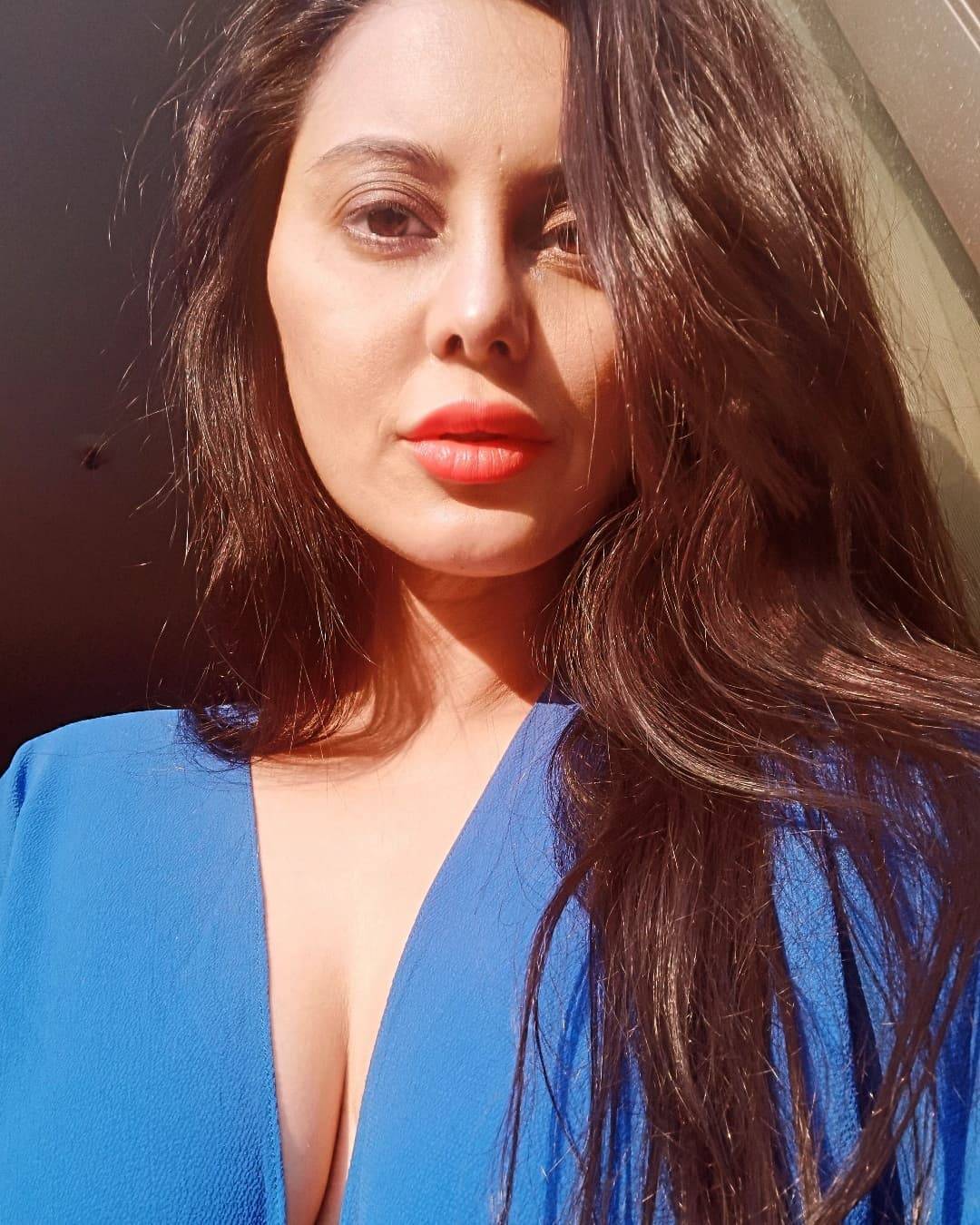 Minisha lamba looks Ravishing | Scrolller