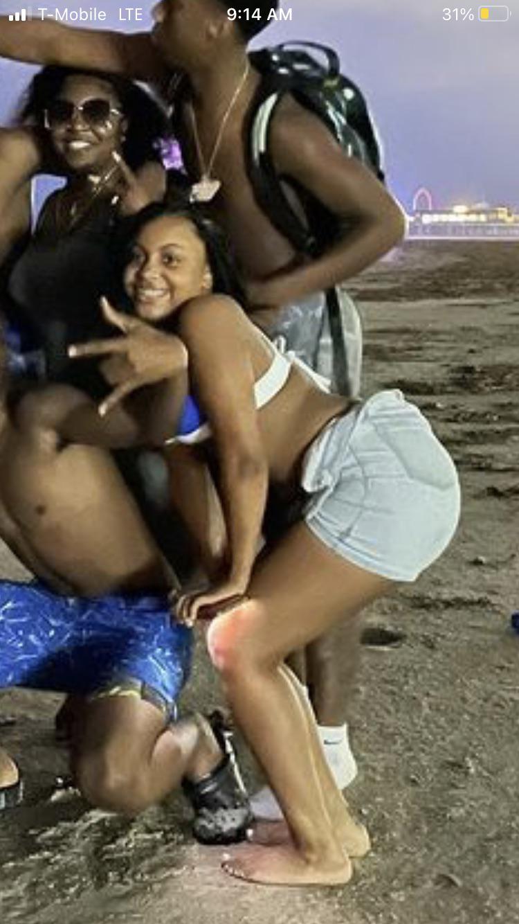 mirah thicc too | Scrolller