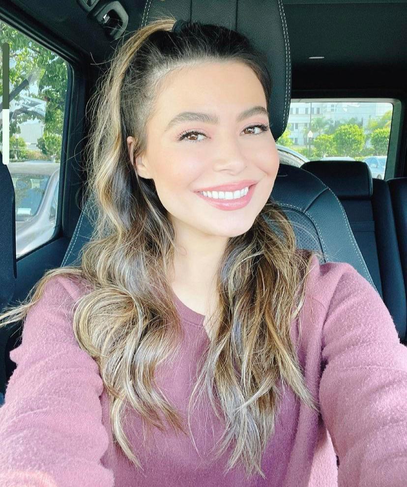 Miranda Cosgrove | Scrolller
