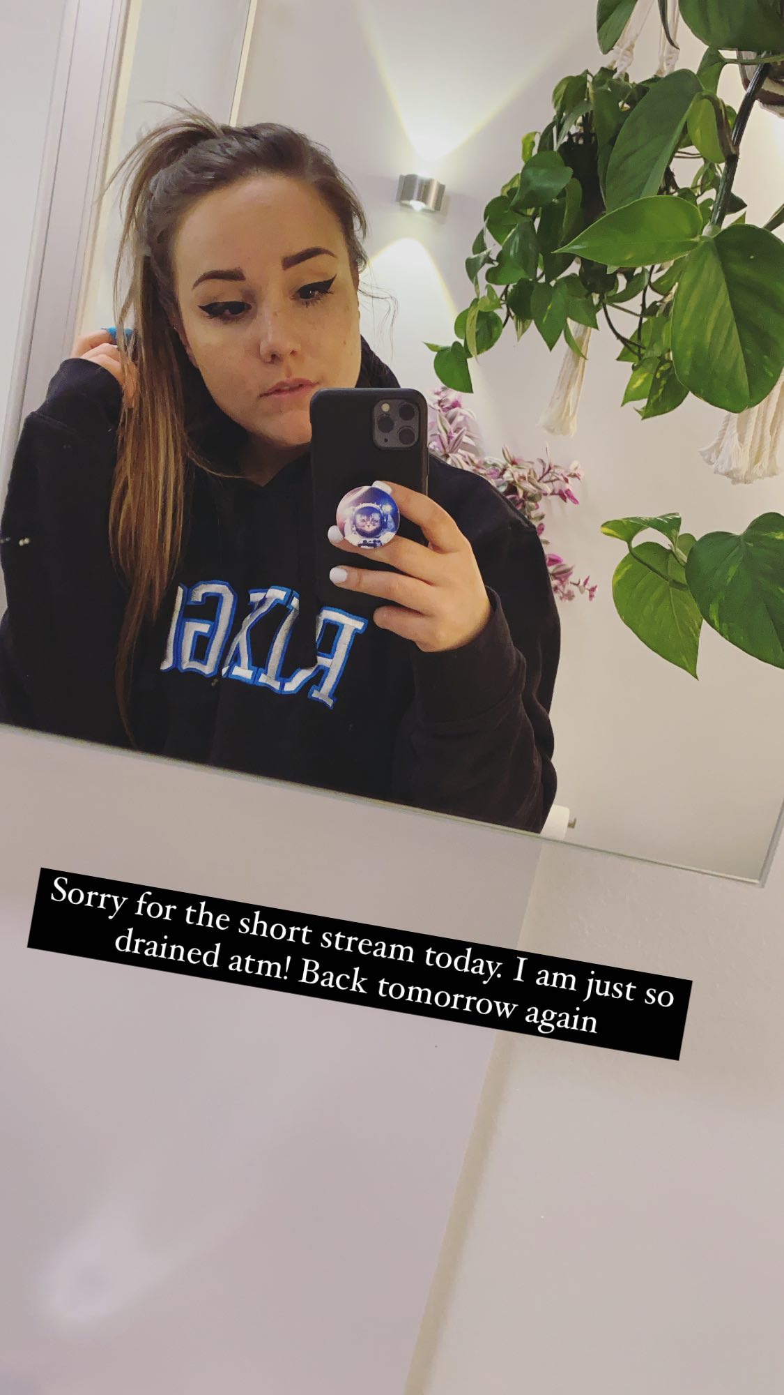 Mirror Selfie | Scrolller