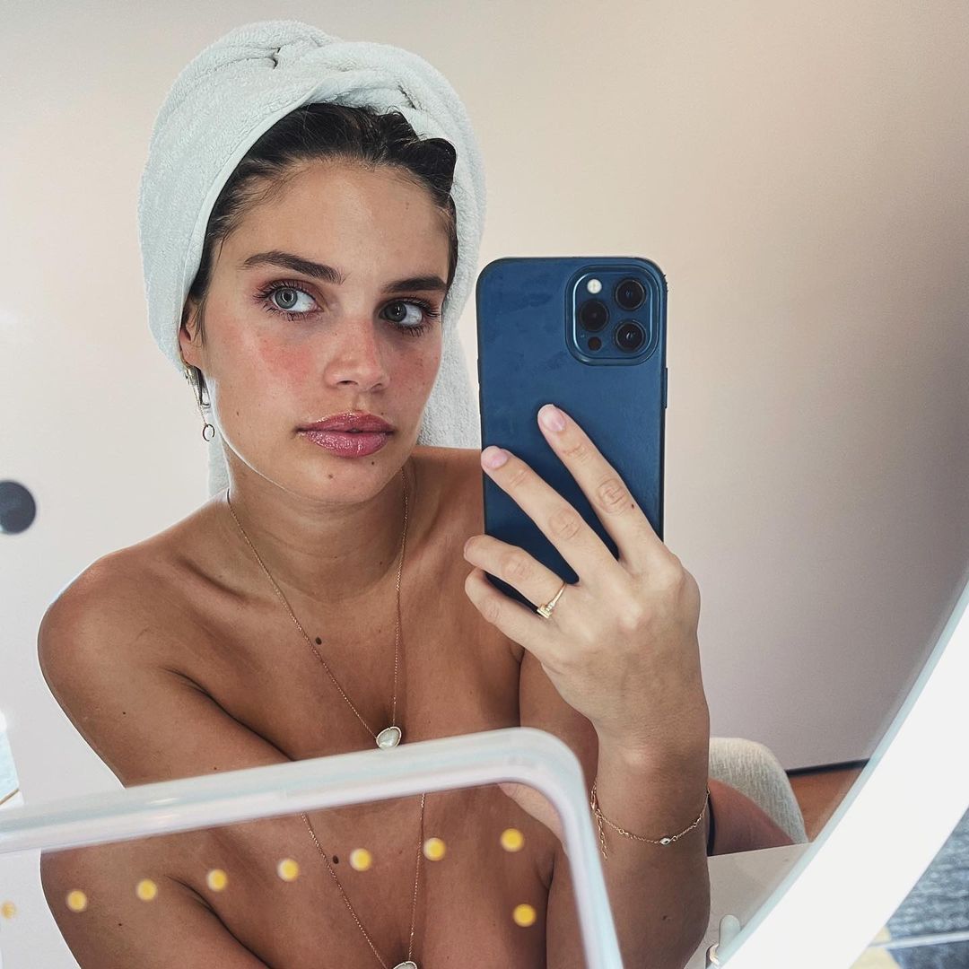 Mirror selfie | Scrolller