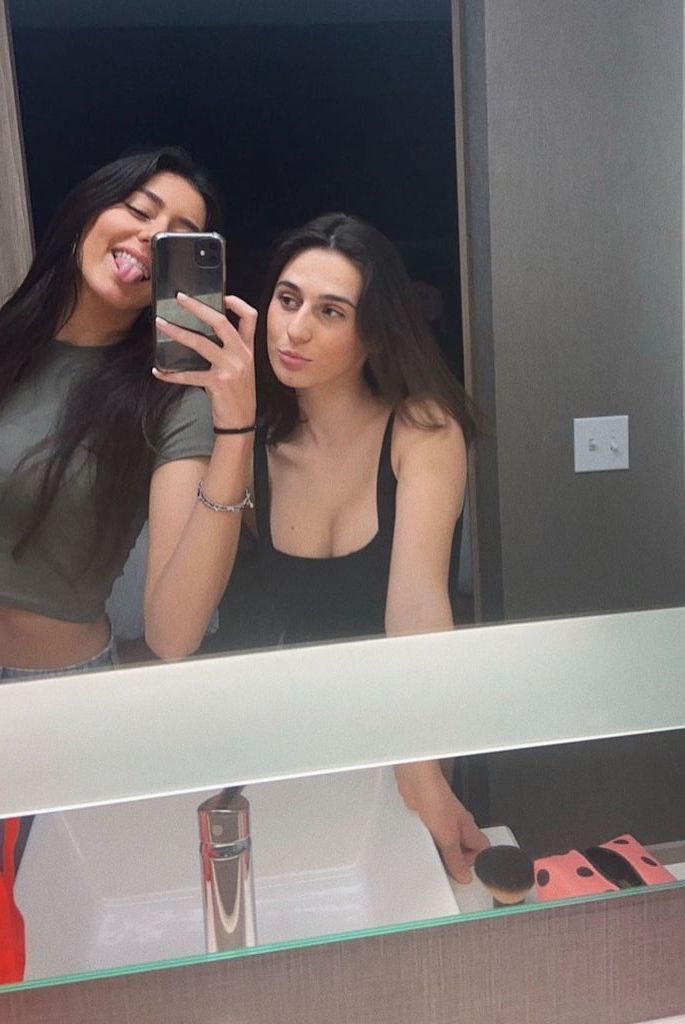 Mirror selfie | Scrolller