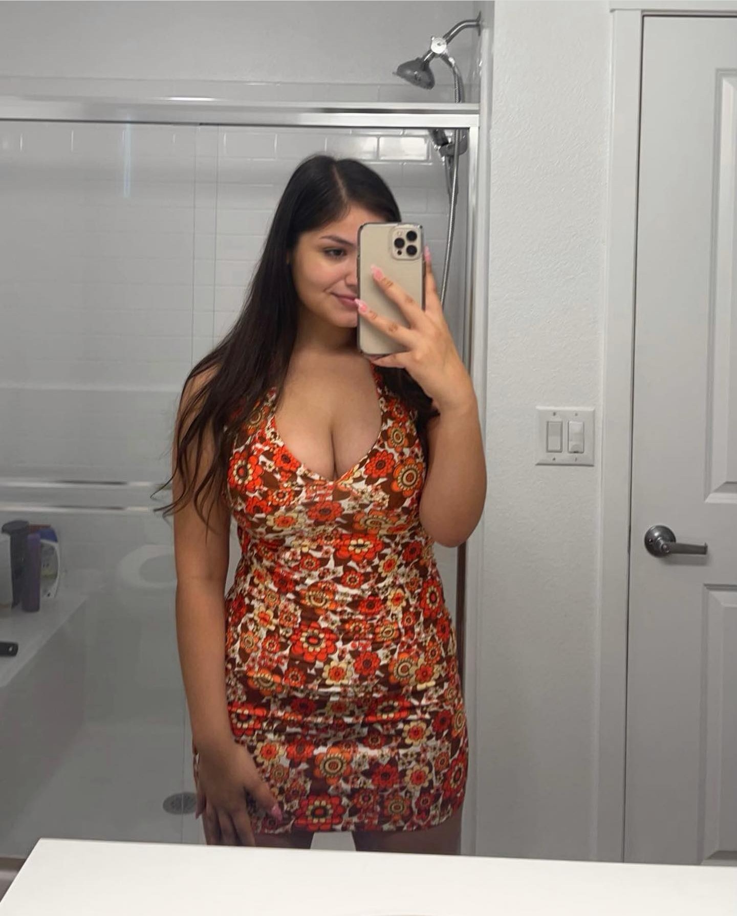 Mirror Selfie | Scrolller