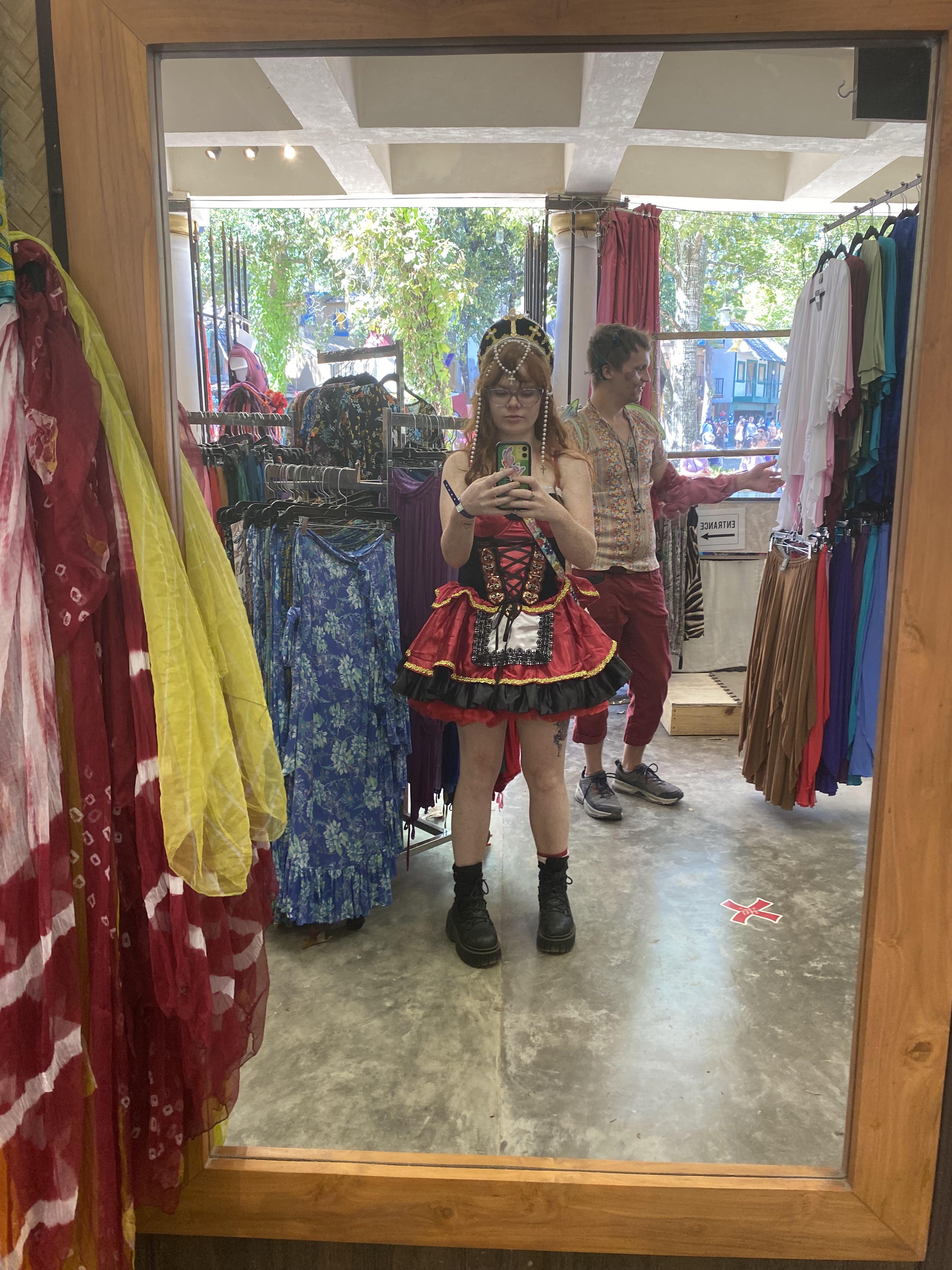 Mirror selfie at the renaissance festival (: [f23] | Scrolller