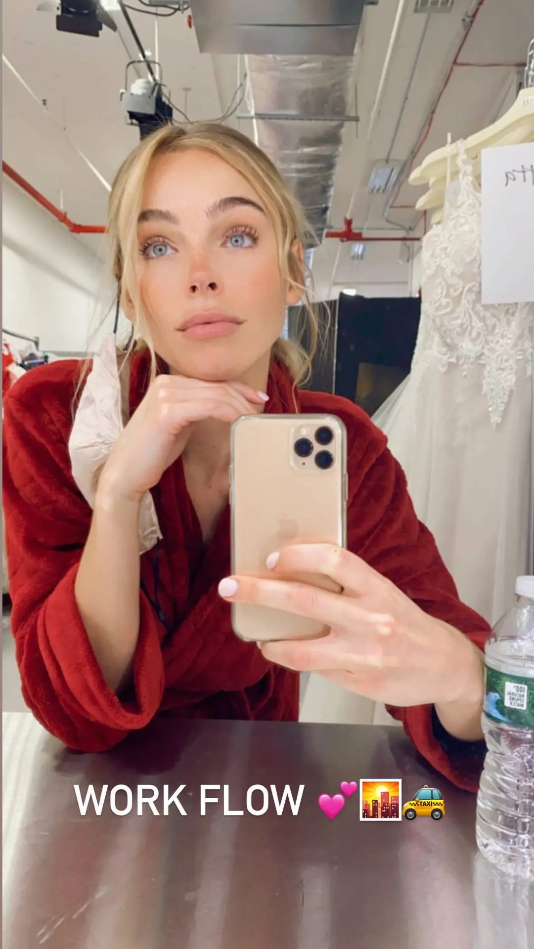 Mirror Selfie Scrolller