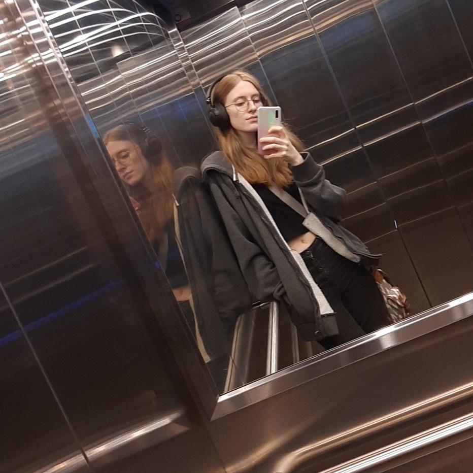 mirror selfies are neat | Scrolller