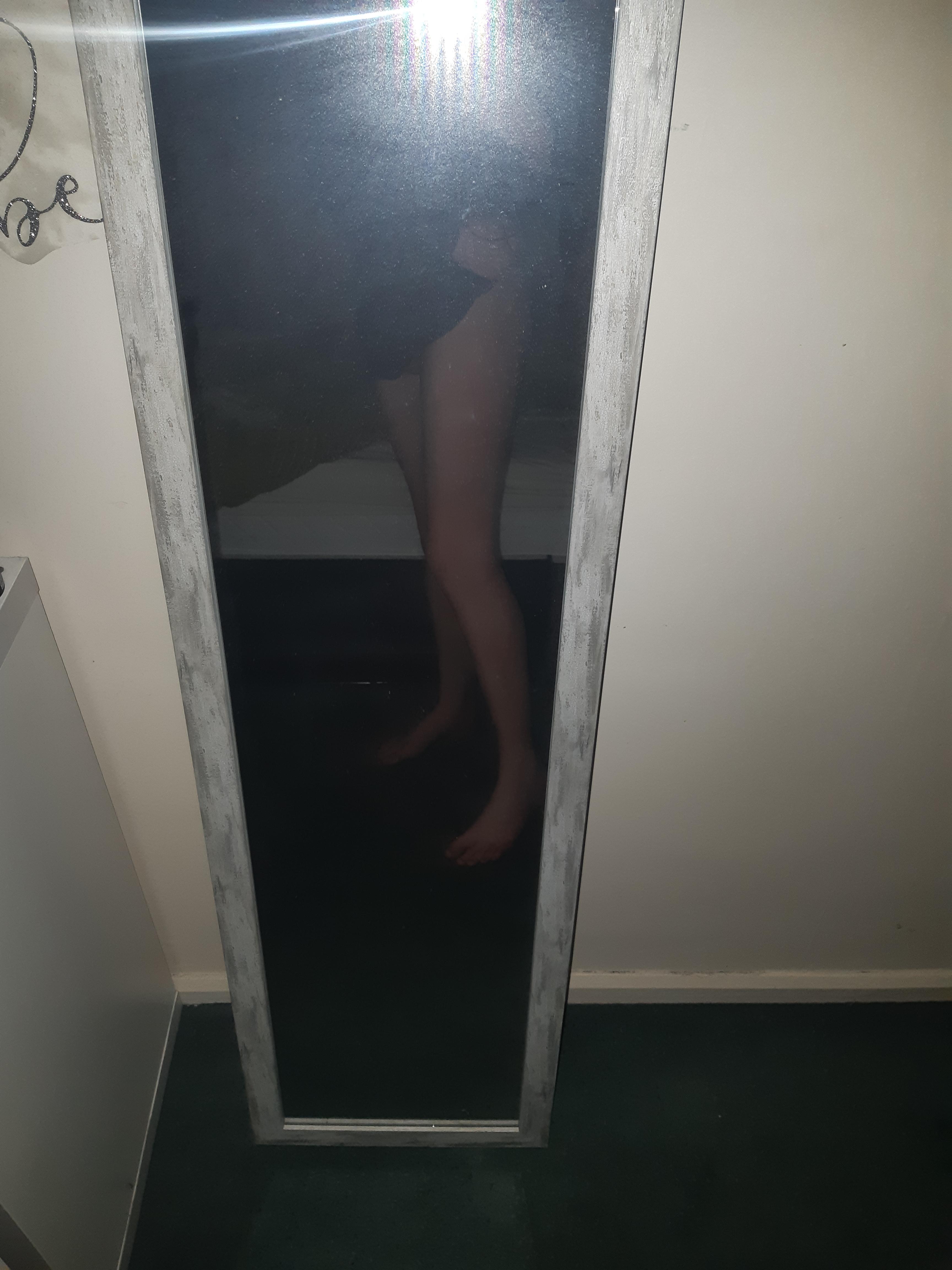 Mm yeah leg | Scrolller