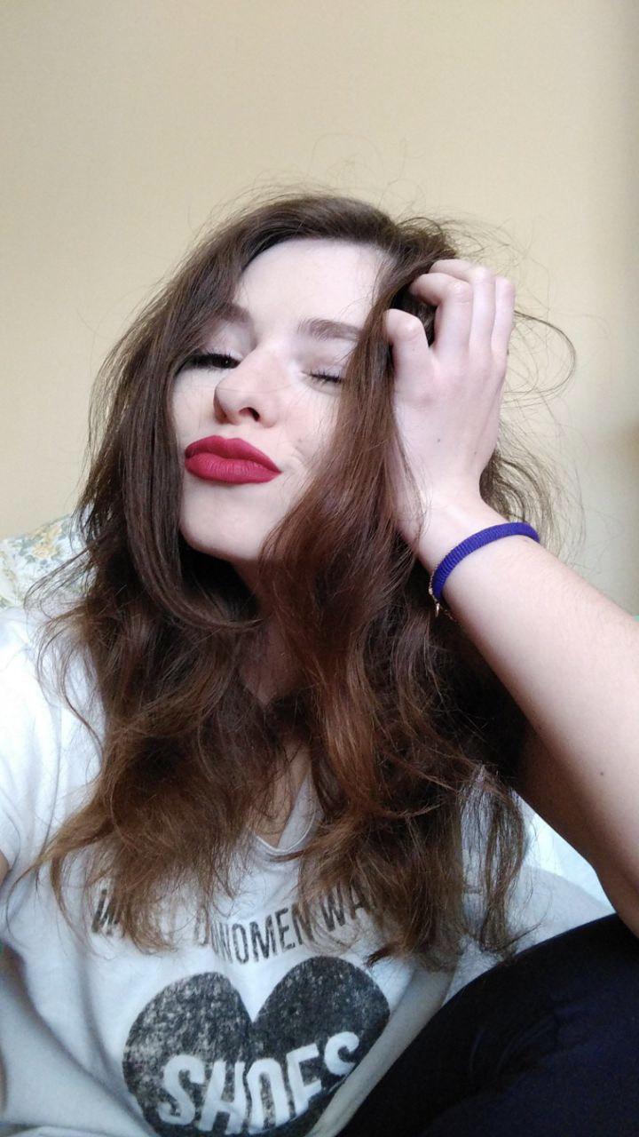 Mmmm... i want kiss your... | Scrolller