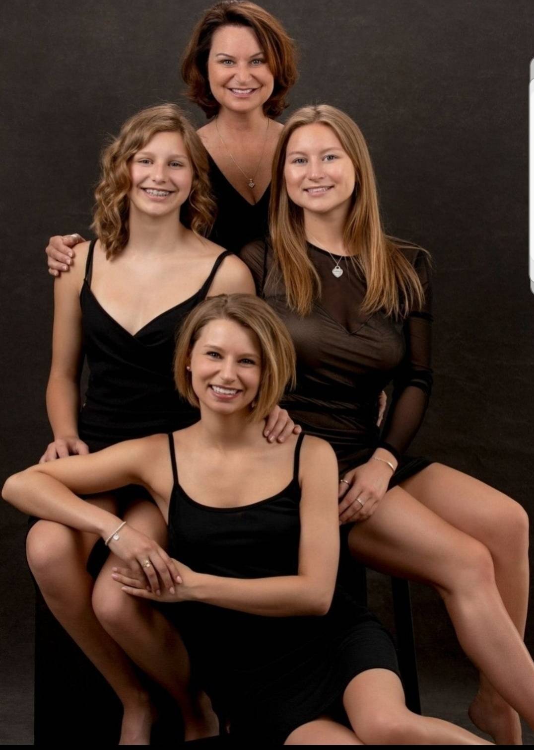 Mom and 3 daughters | Scrolller