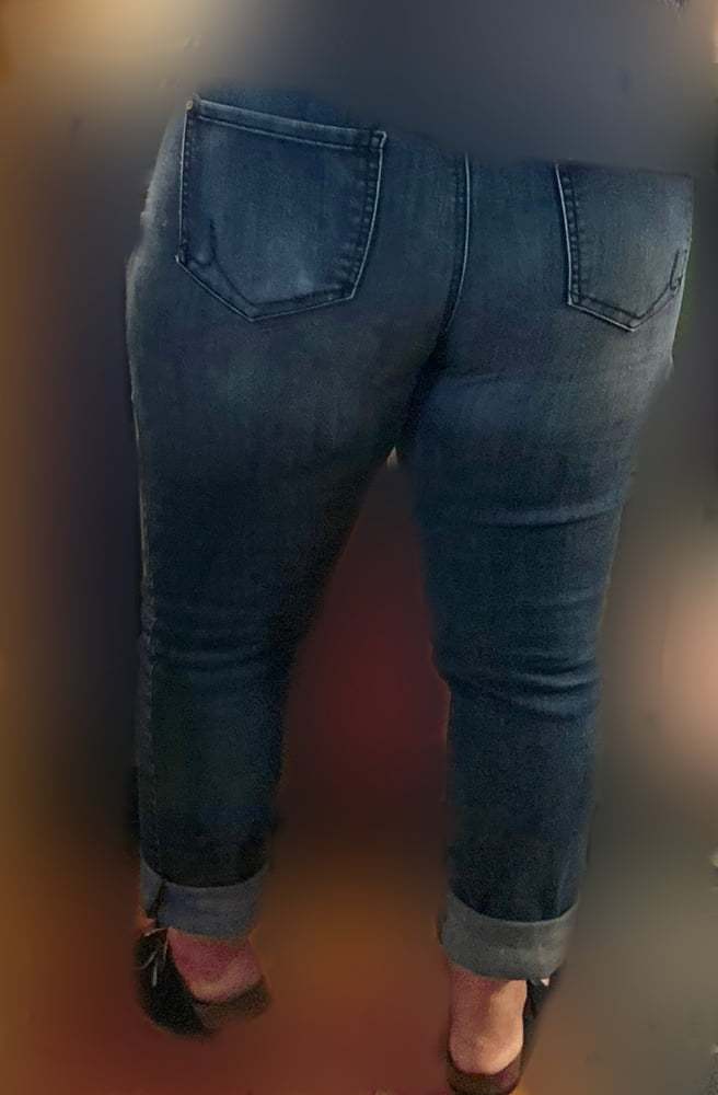 mom body in jeans. I can't resist doggy style with her, could you? | Scrolller