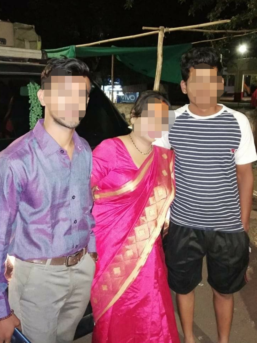 mom getting ready for 3some 😜 | Scrolller