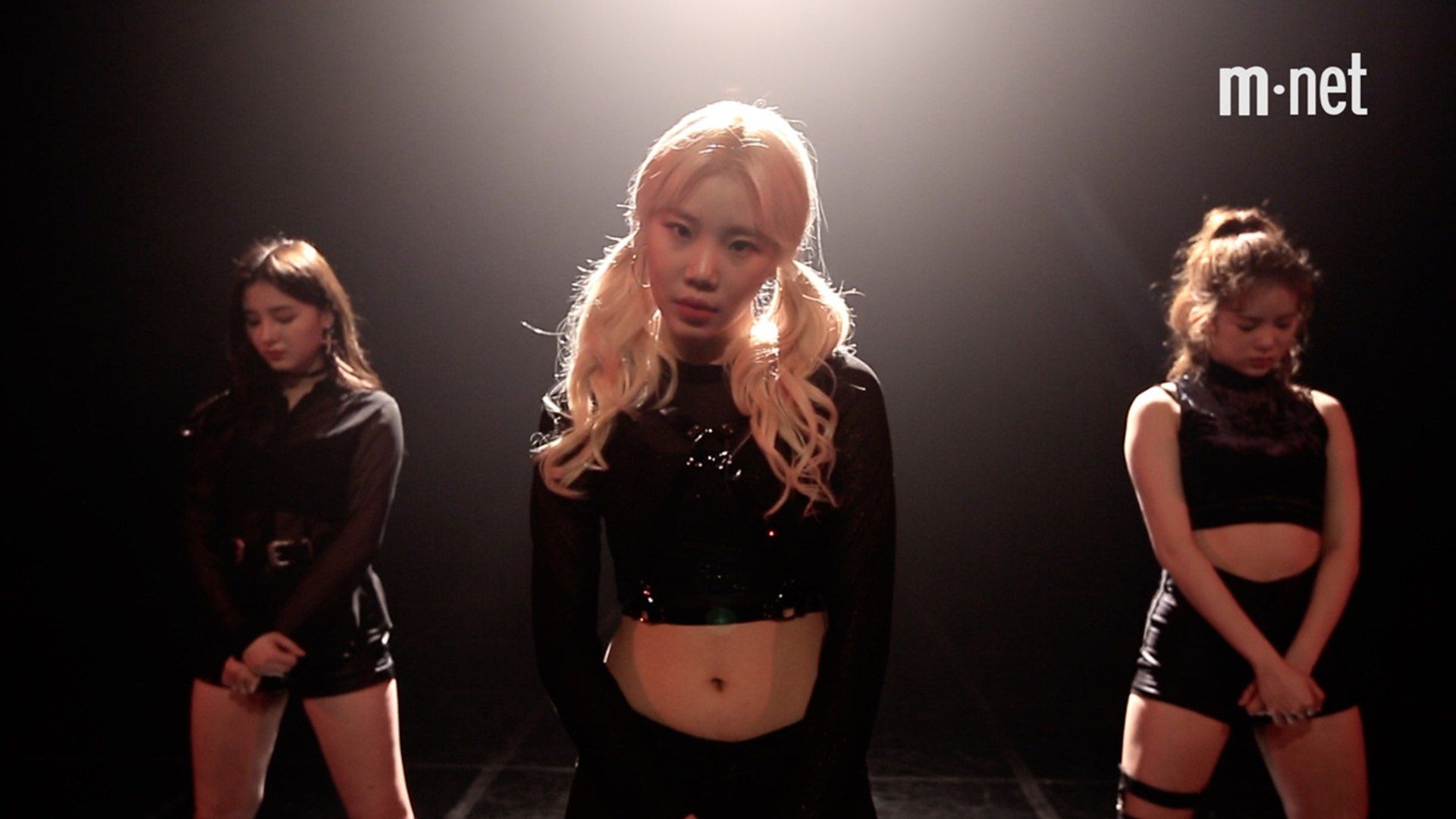 Momoland Jooe | Scrolller