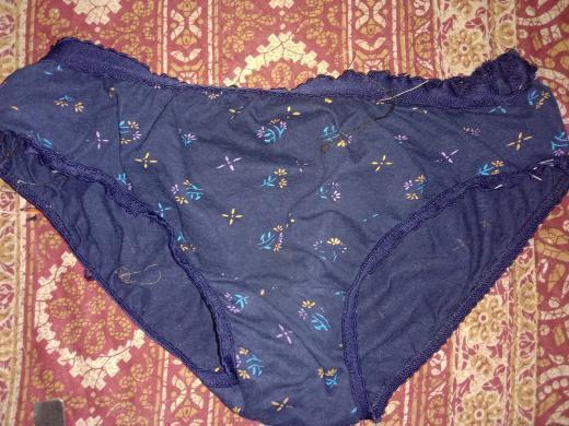 Moms Panties Guess Her Size 🍑🍑🍑 Scrolller