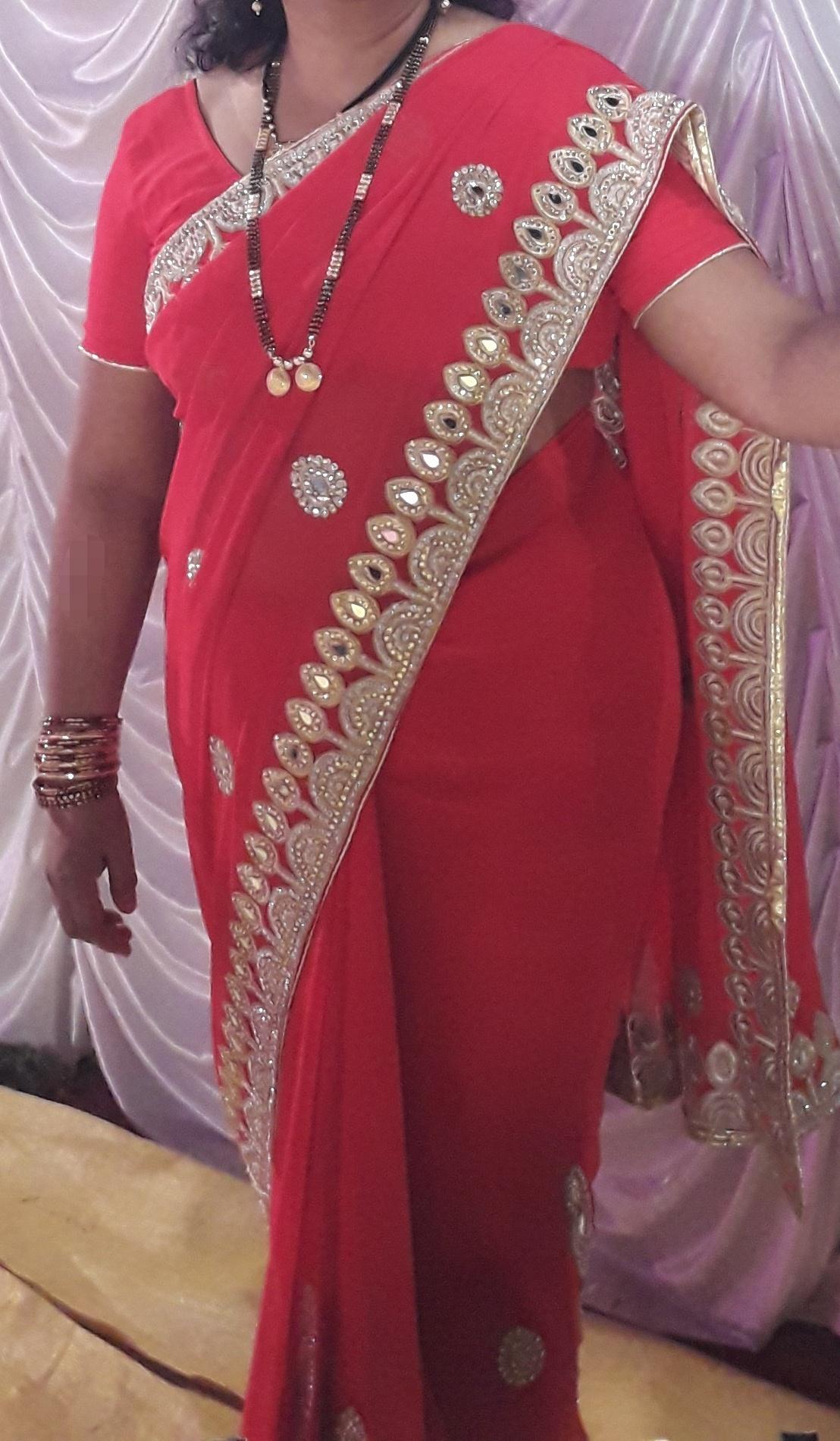 Moms Sexy Figure Shows Out Even In A Saree How Do You Like Her Curvy
